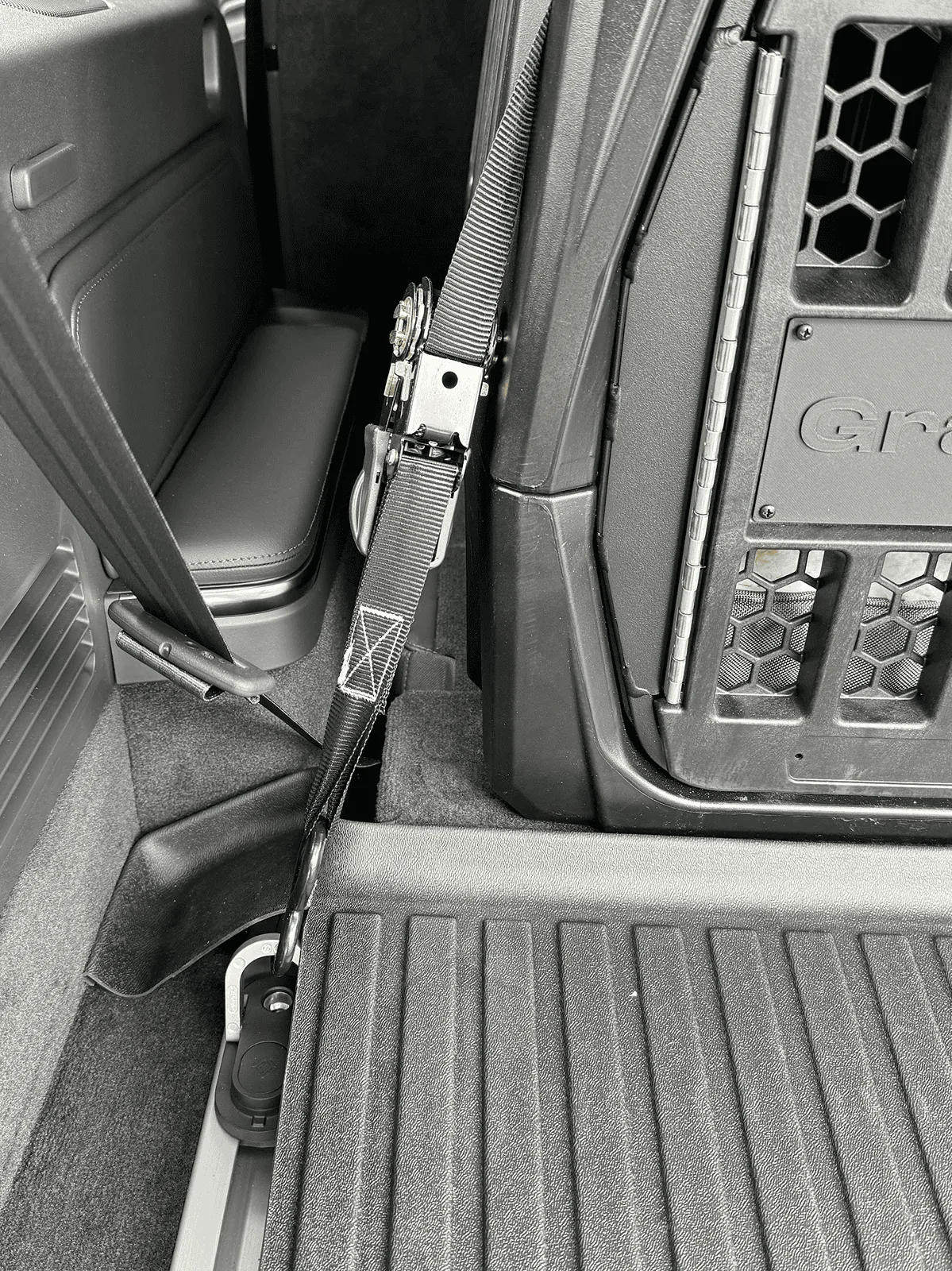 Rivian R1S + 2 G1 Small Gunner Kennels | Rivian Forum - R1T R1S R2 R3 ...