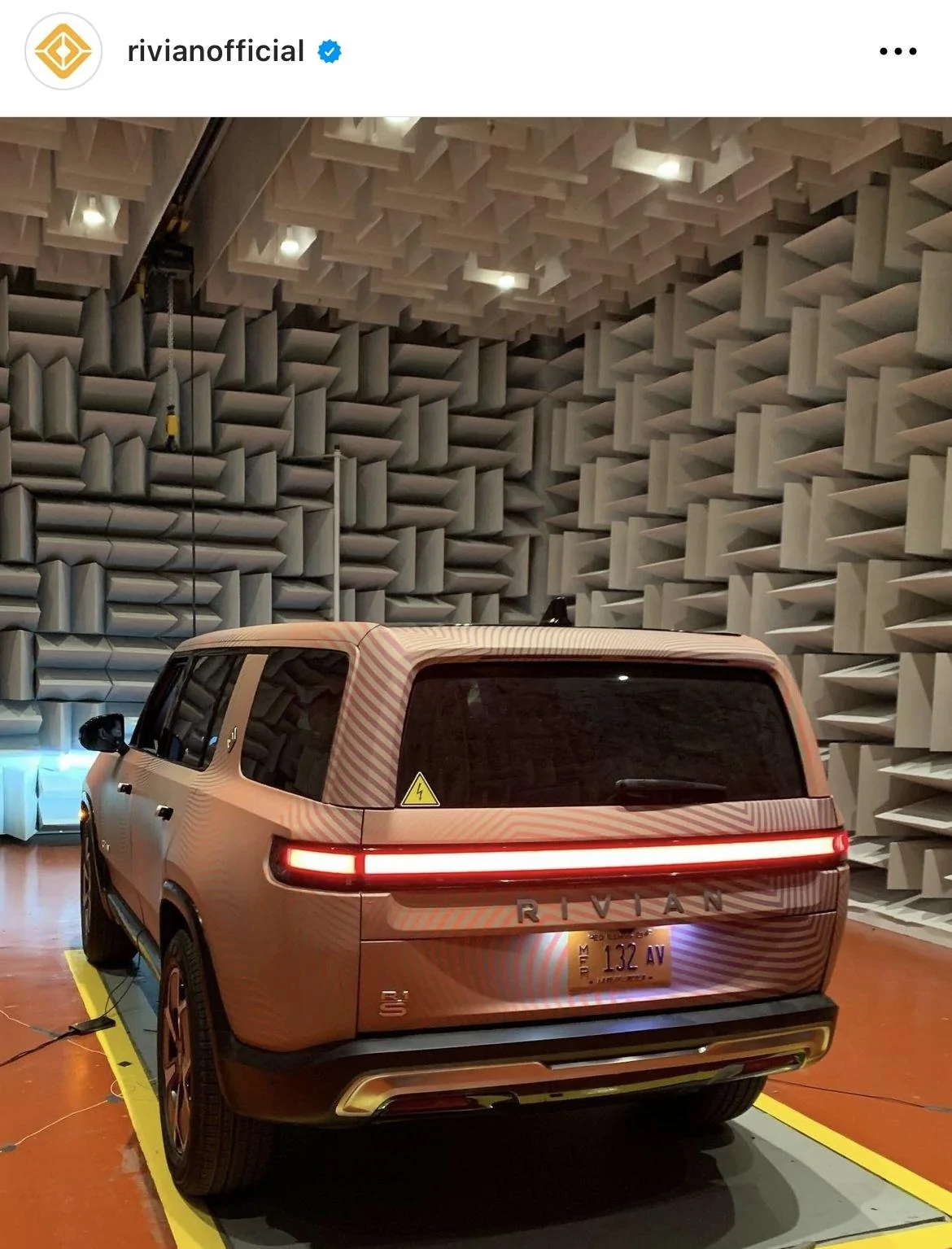 R1S body wrap over black roof? | Rivian Forum - R1T R1S R2 R3 News ...