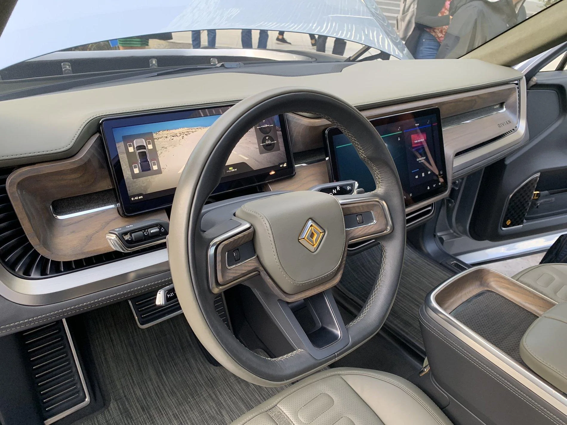 R1T on display at Amazon 2019 Hardware Event | Rivian Forum - R1T R1S ...