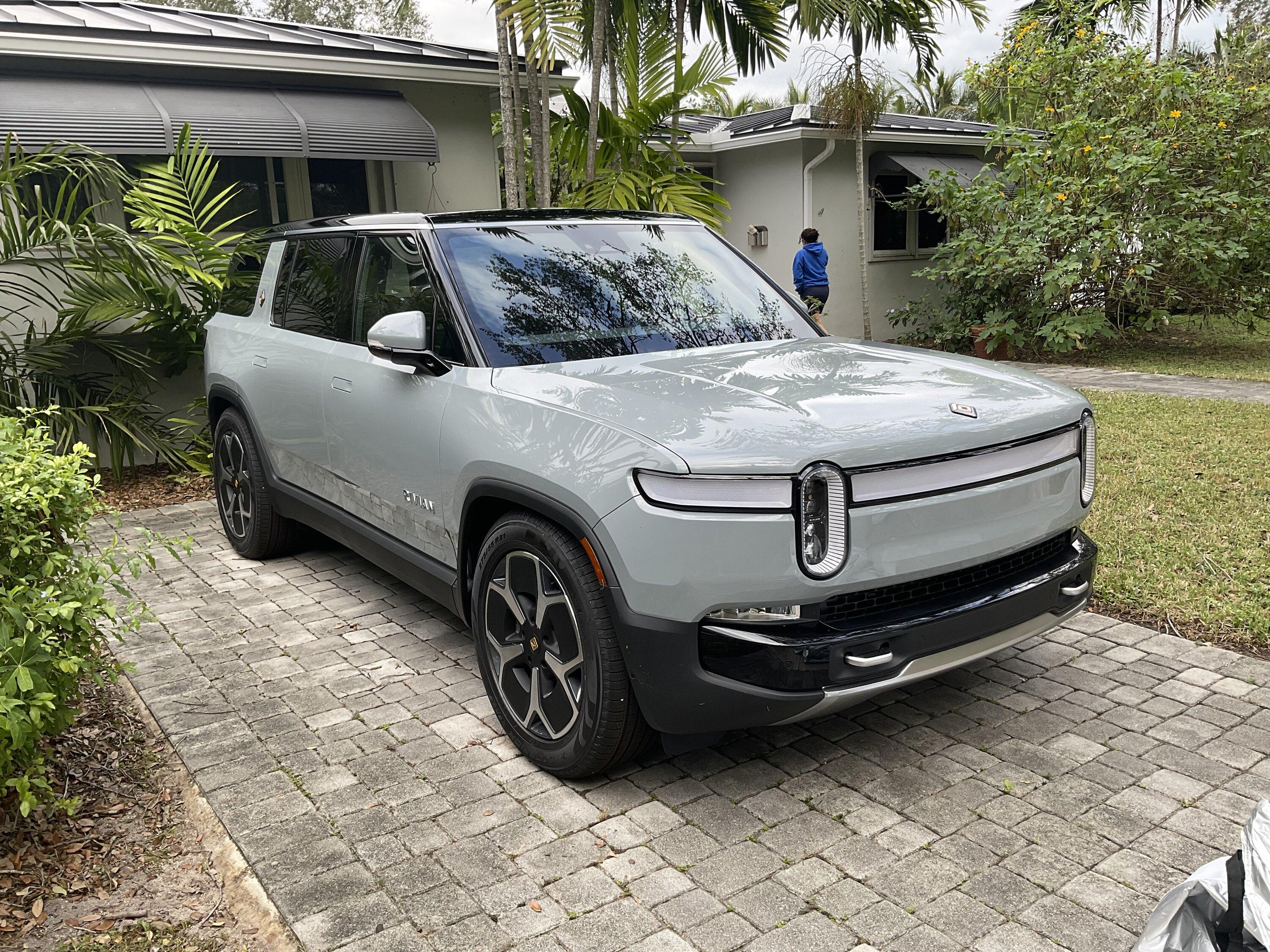 Florida - 2023 R1S Performance Dual Maxpack $92,500 obo Limestone only ...