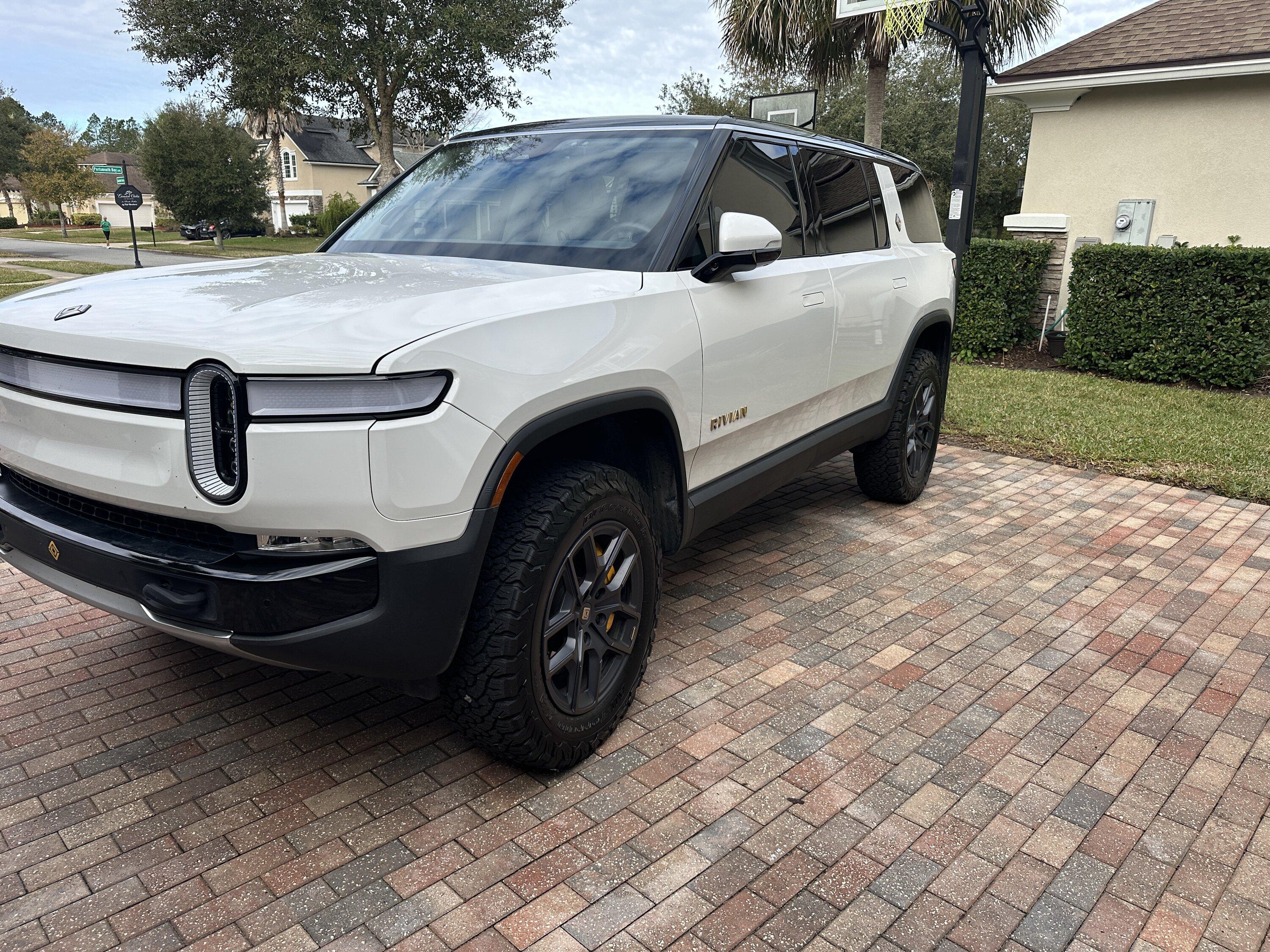 Introducing RMaxx Running Boards & Rock Sliders for Rivian R1T / R1S ...