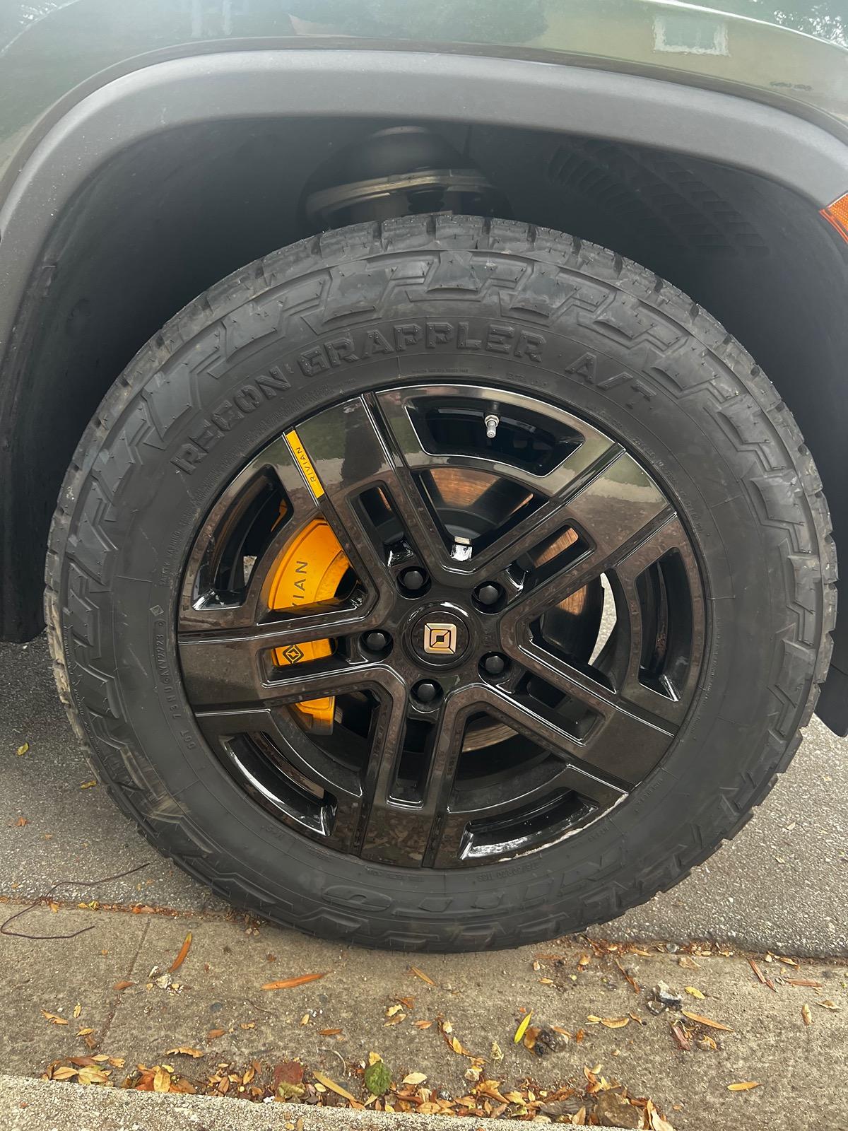 20" Nitto Recon Grappler AT tires 25% more efficient than Pirelli OEM ...