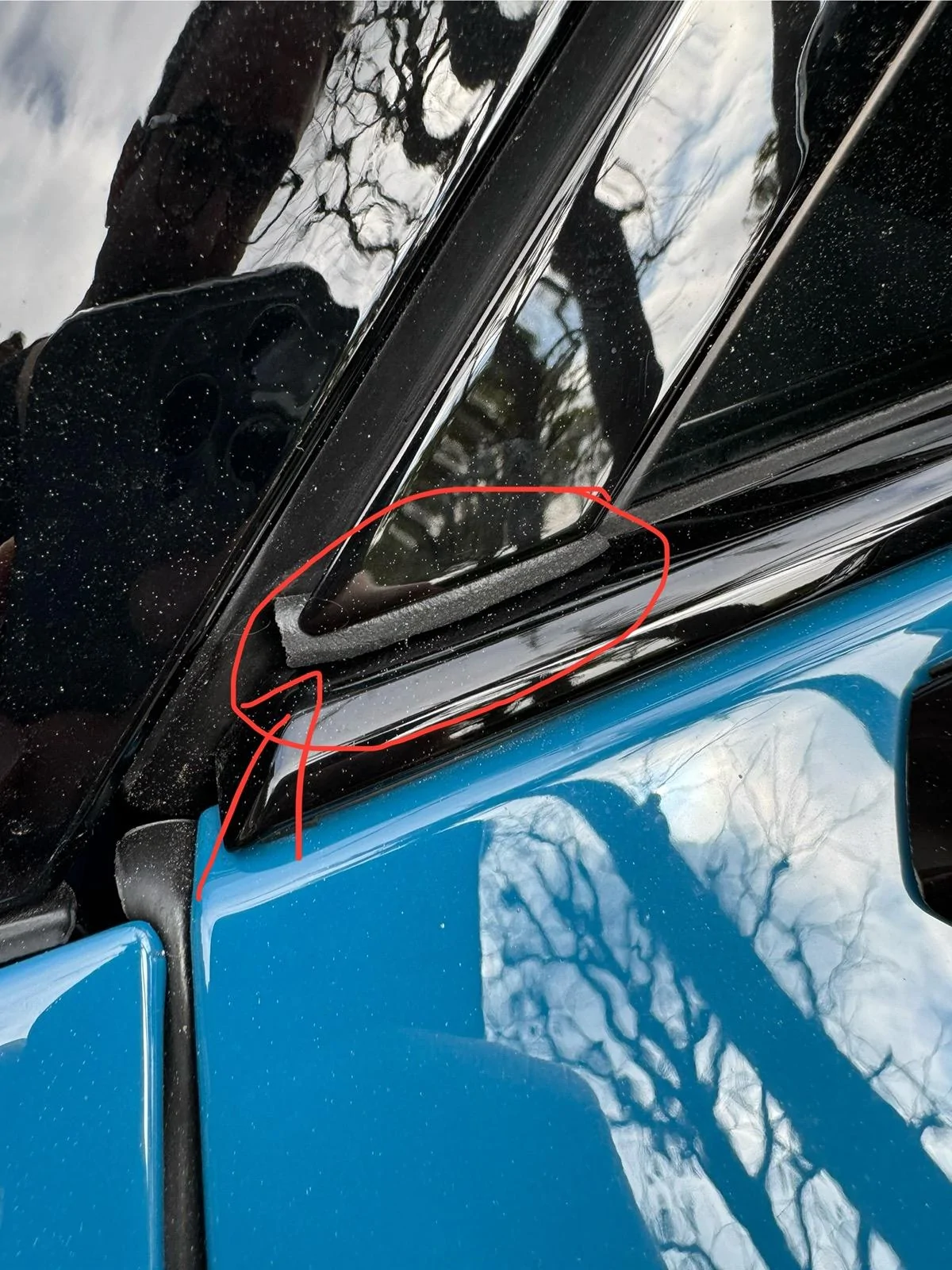 Resolved (my) excessive wind noise 2023 R1T (cause: corner window ...