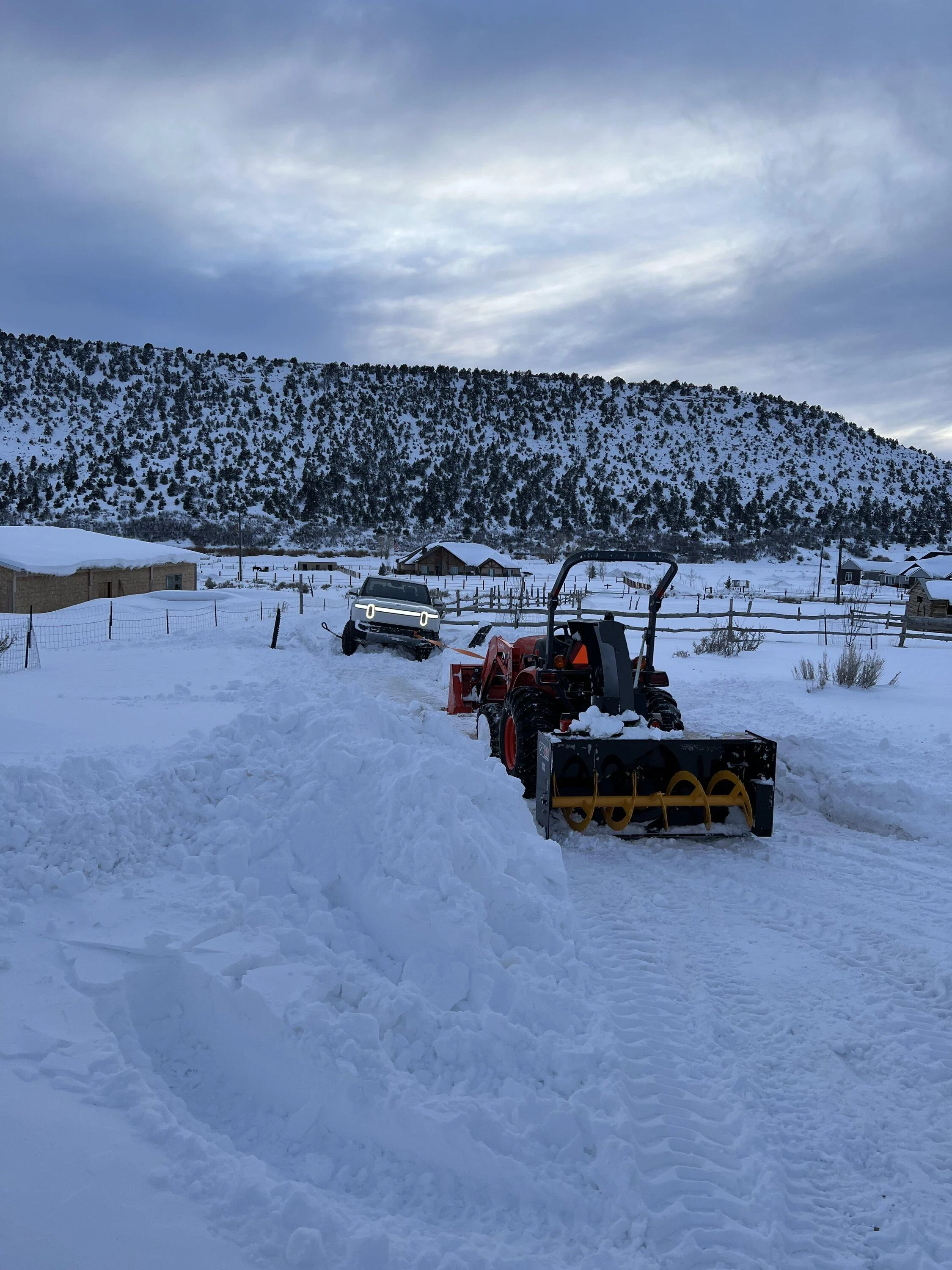 High centered my R1T in snow today | Rivian Forum - R1T R1S R2 R3 News ...