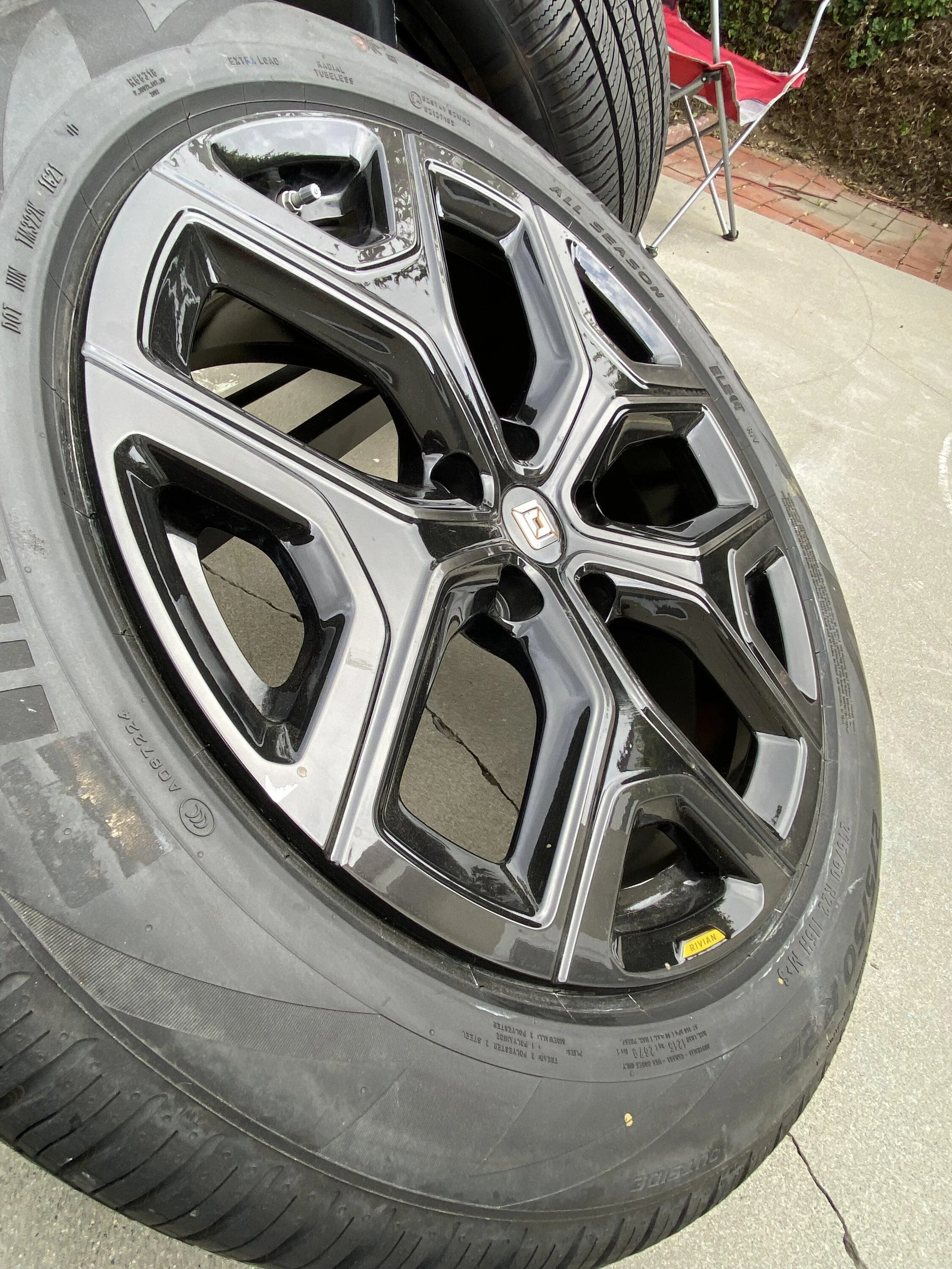 California - For Sale- Set of Used 22” Dark wheels | Rivian Forum - R1T ...