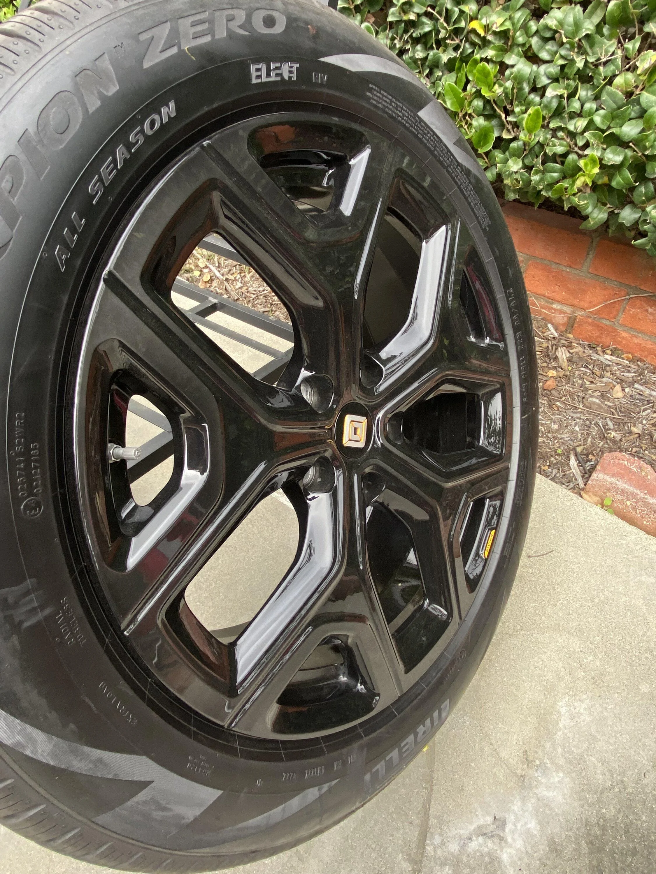 California - For Sale- Set of Used 22” Dark wheels | Rivian Forum - R1T ...