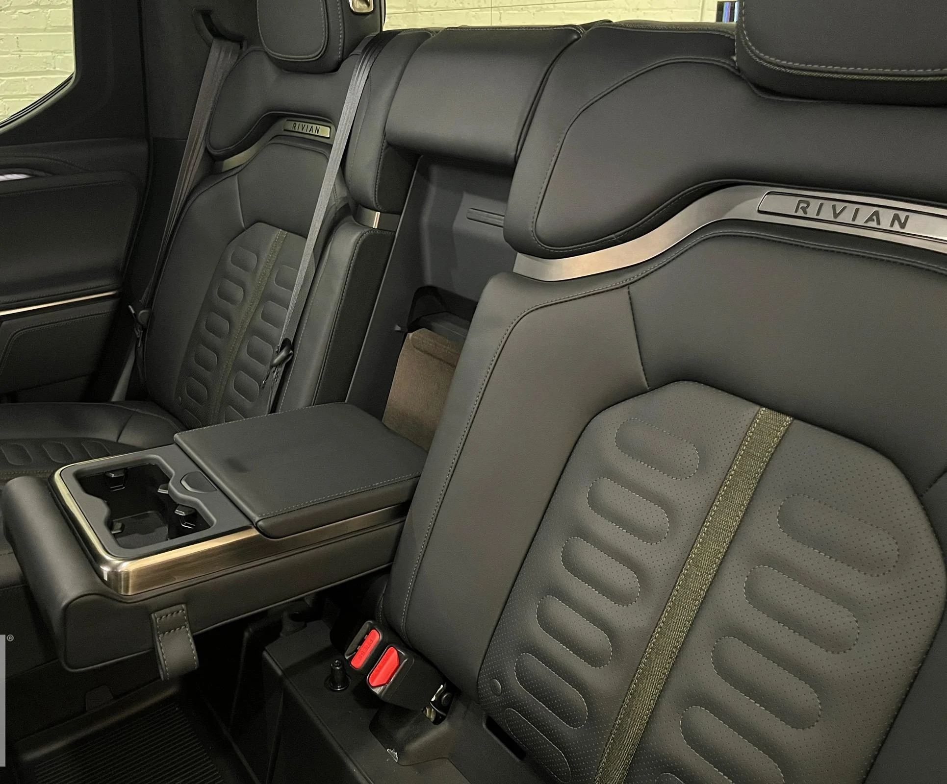 Rear bench cup holder swap from R1T to R1S? | Rivian Forum - R1T R1S R2 ...