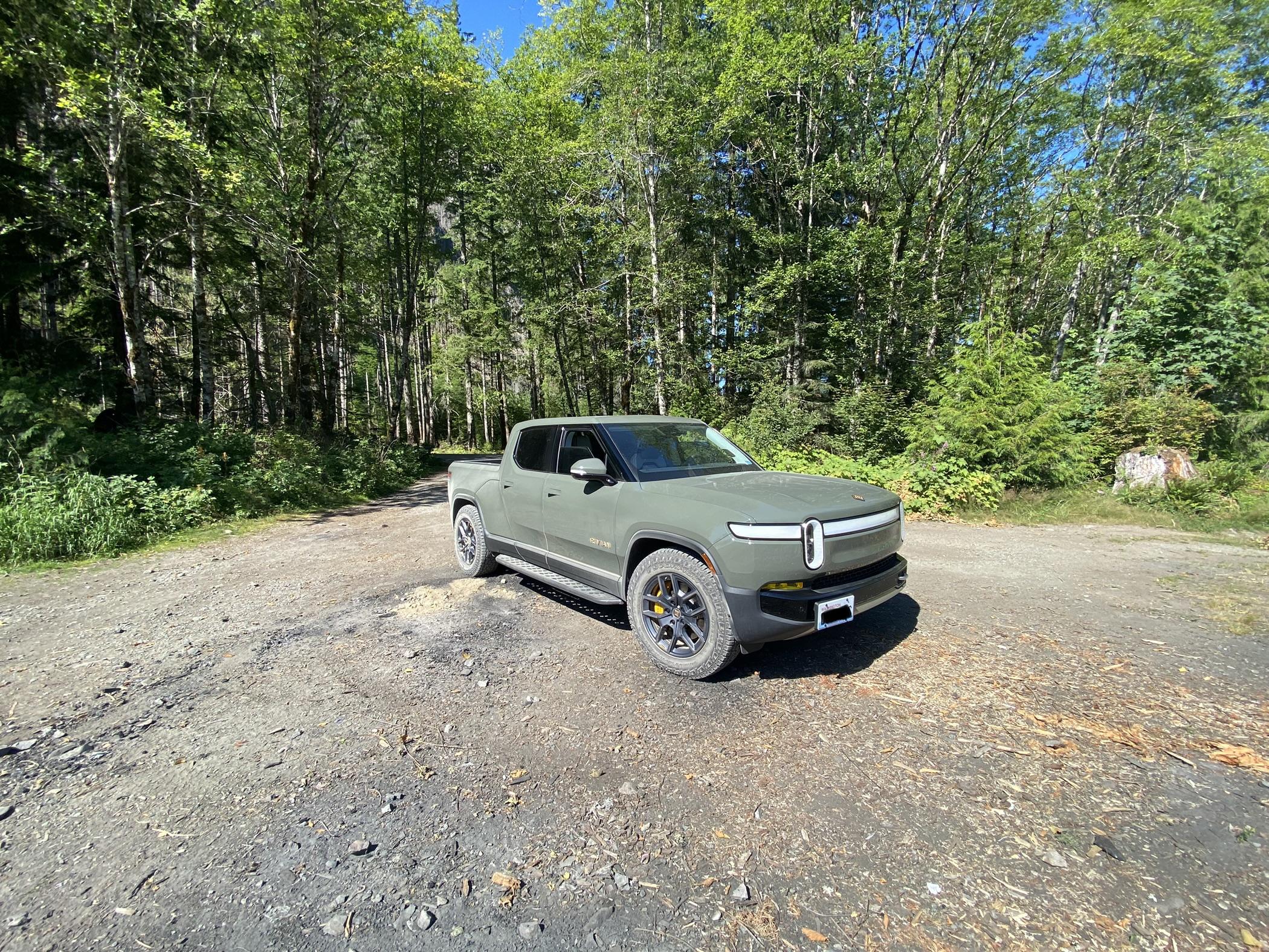 RMaxx Running Boards for R1T and R1S @ EV Sportline - Free "RIVIAN ...