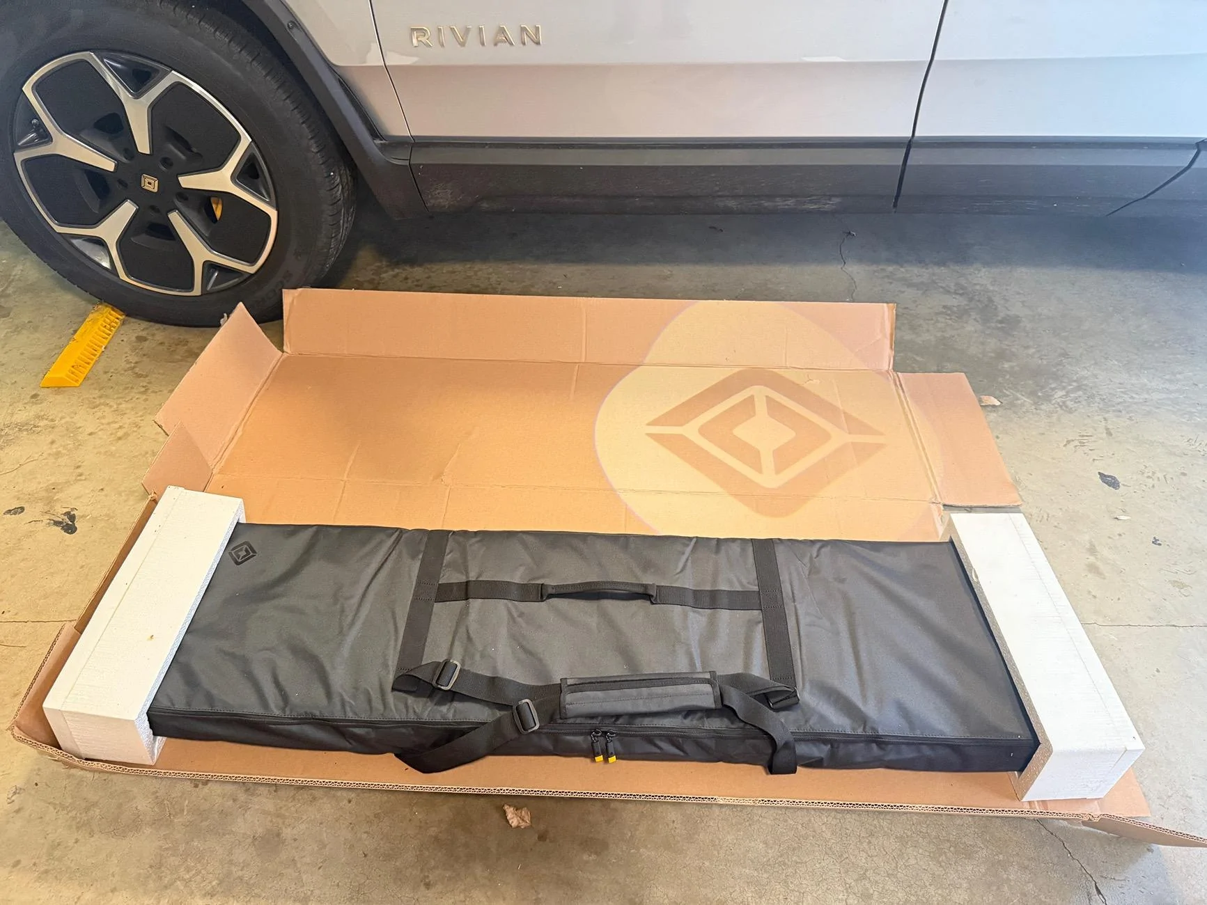 Maryland - OEM Rivian Manual Tonneau Cover, New In Box | Rivian Forum ...