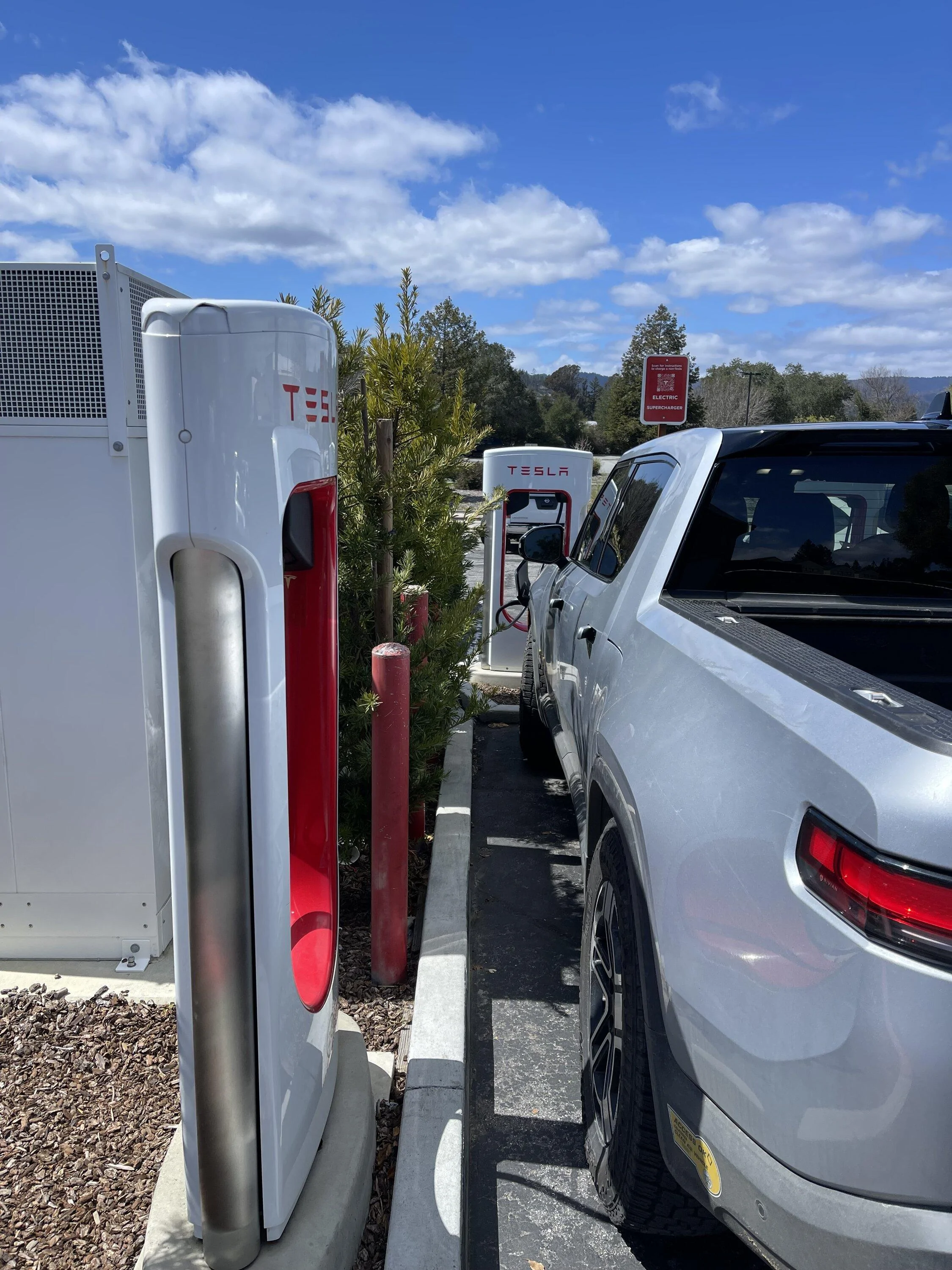 It’s like magic (Tesla Magic Dock) | Rivian Forum - R1T R1S R2 R3 News ...