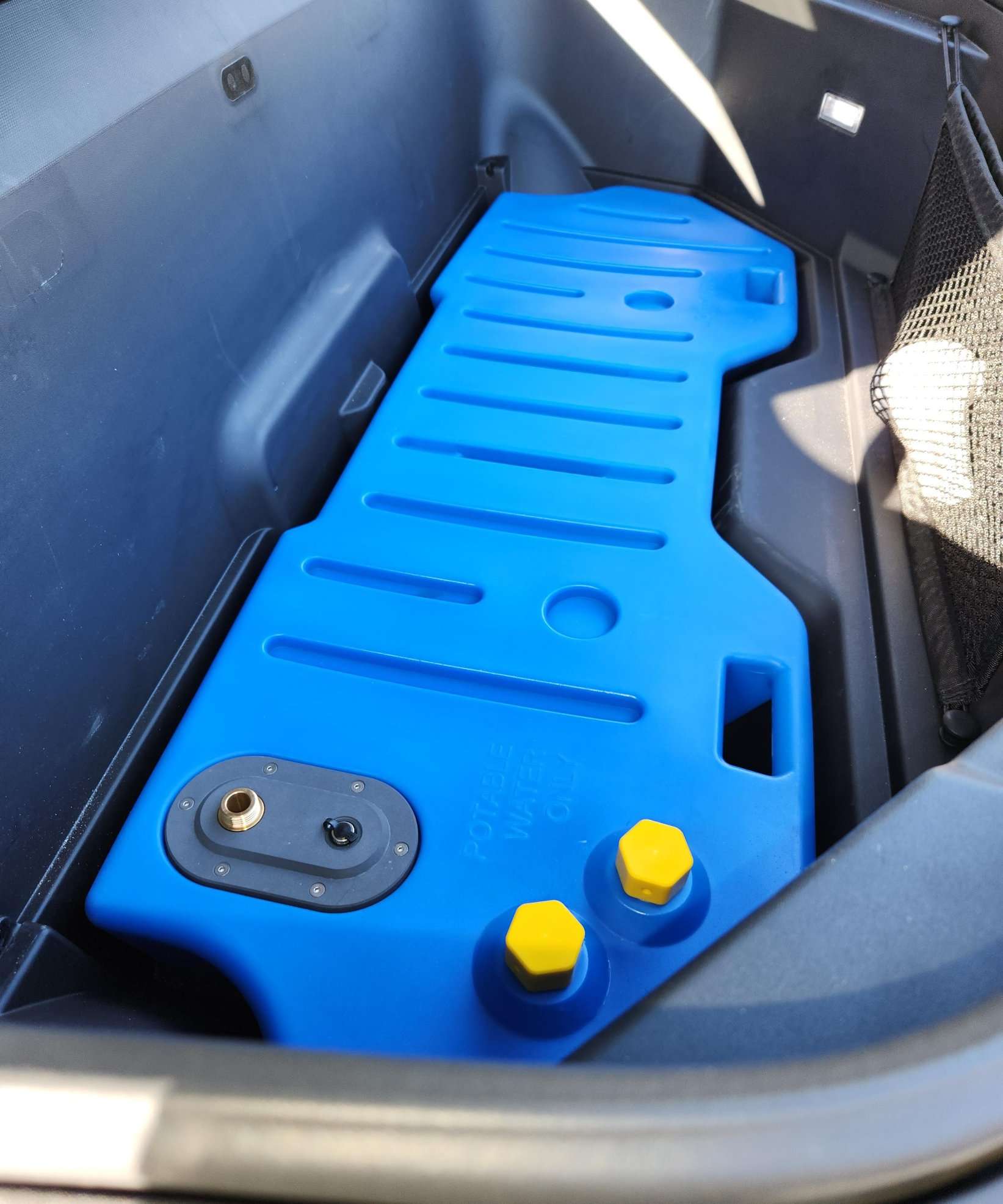 Powered 40 qt Frunk Cooler and 12 gal Water Tank w/ washdown sprayer ...