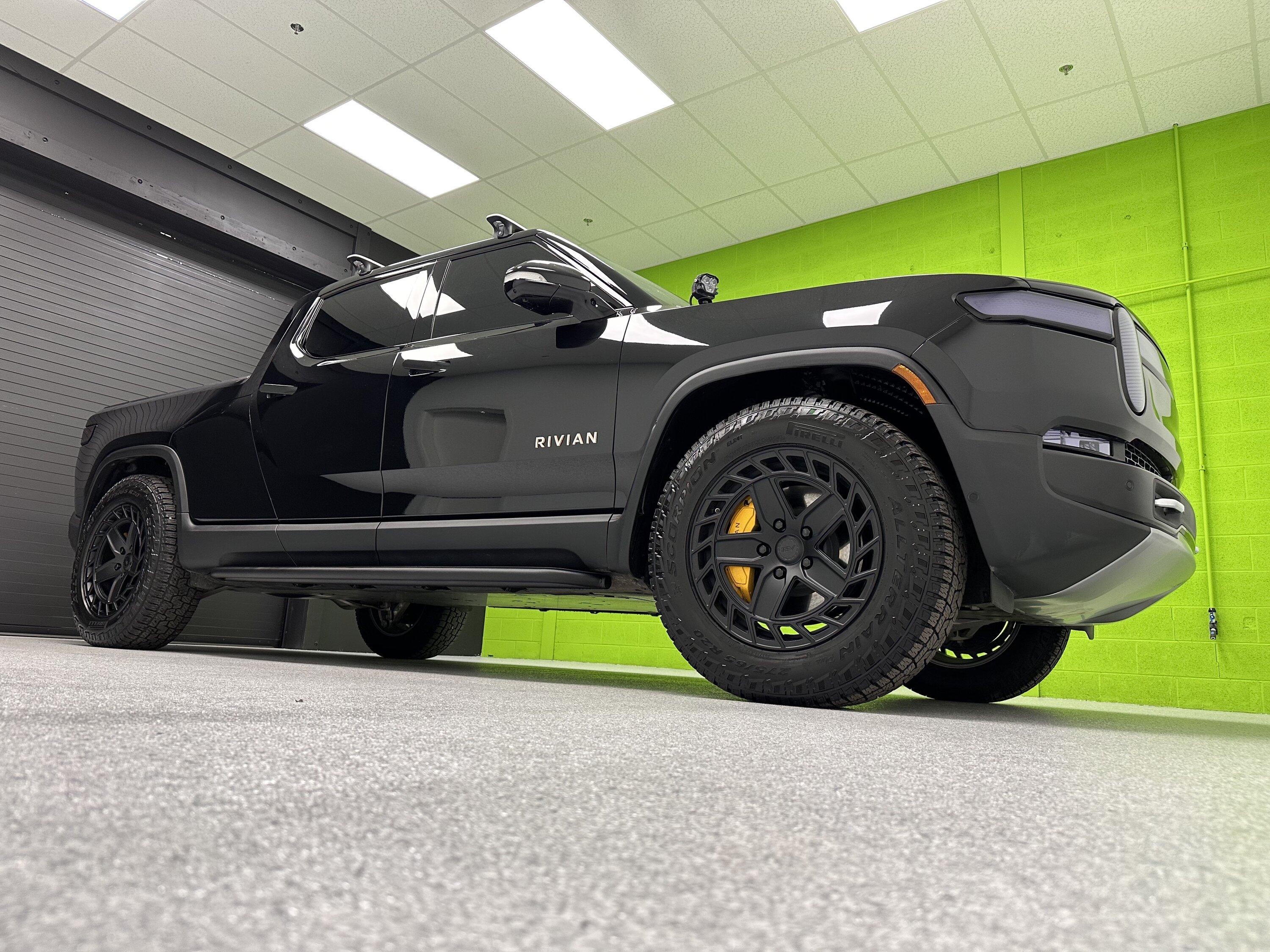 Introducing RMaxx Running Boards & Rock Sliders for Rivian R1T / R1S ...