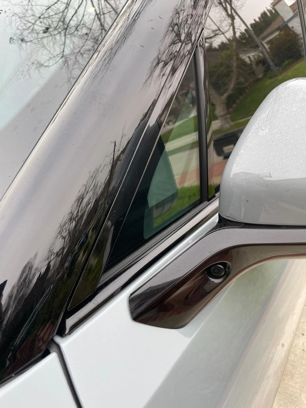 Resolved (my) excessive wind noise 2023 R1T (cause: corner window ...