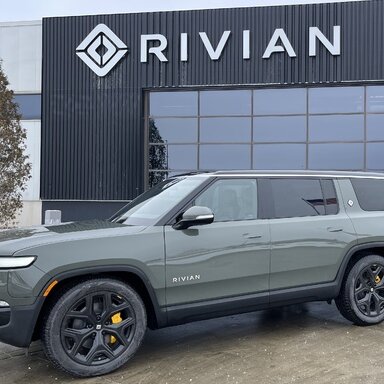 Tire rotation pattern incorrect in on-board manual 2025.06 | Rivian ...