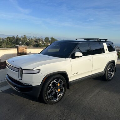 R1S heated rear seats | Rivian Forum - R1T R1S R2 R3 News, Specs ...