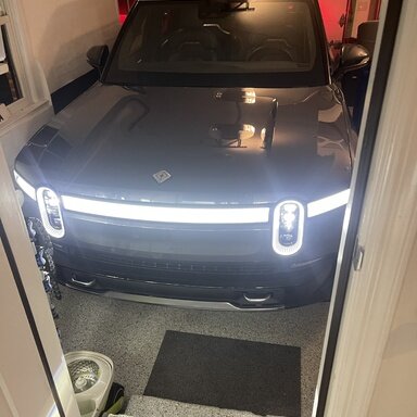 Flickering rear light bar | Rivian Forum - R1T R1S R2 R3 News, Specs ...