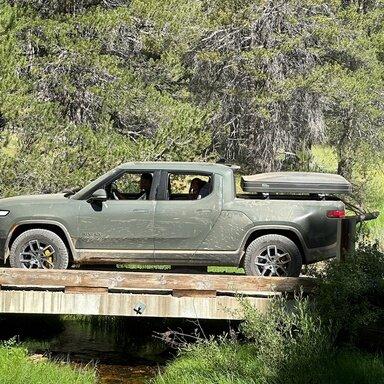 R1T Quad Large Towing Airstream Basecamp 20x (autorevolution.com ...