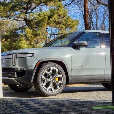 R1T rear light bar issues after replacement | Rivian Forum - R1T R1S R2 ...