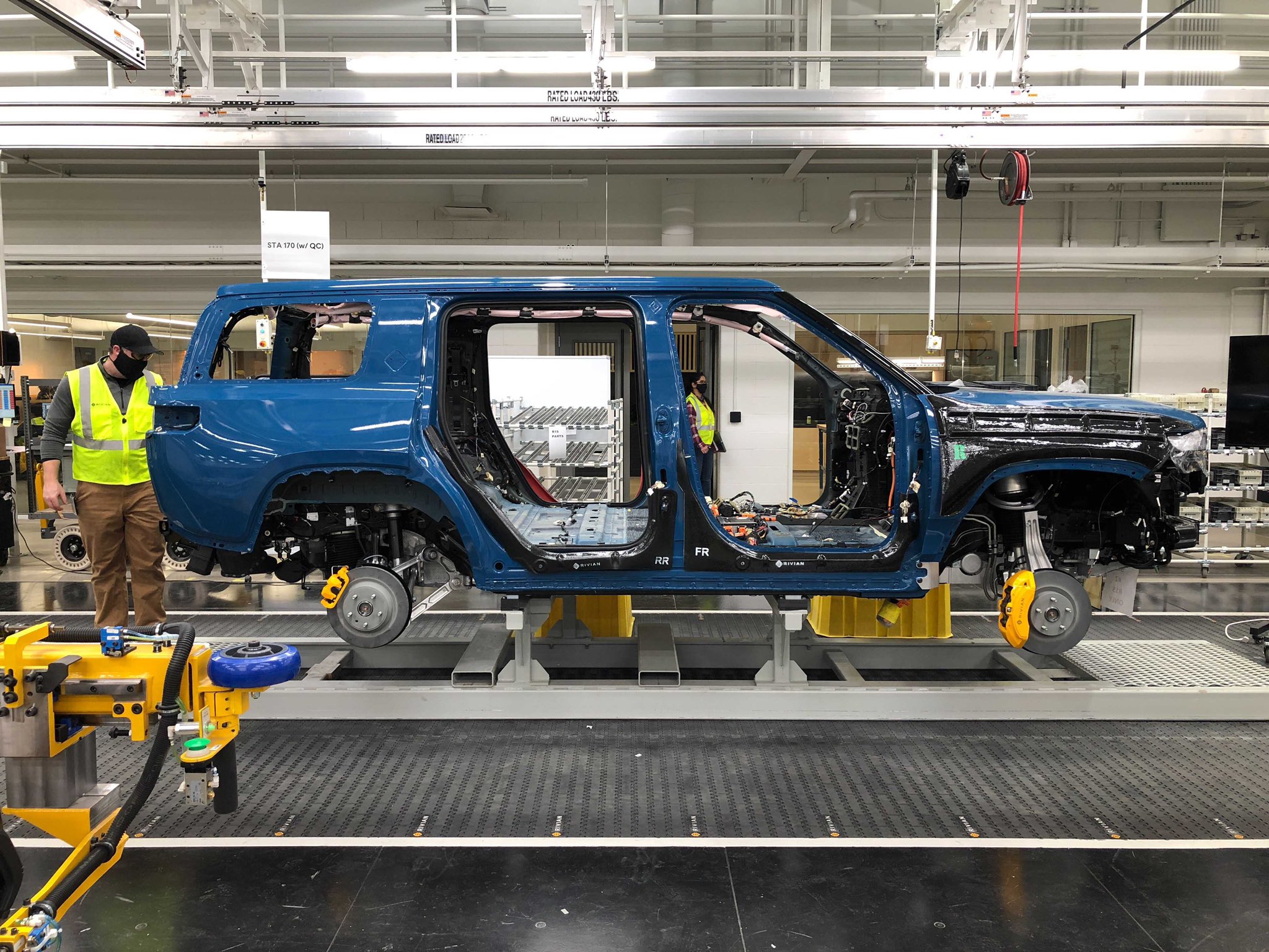 R1S spotted on the Assembly line | Rivian Forum - R1T R1S R2 News ...