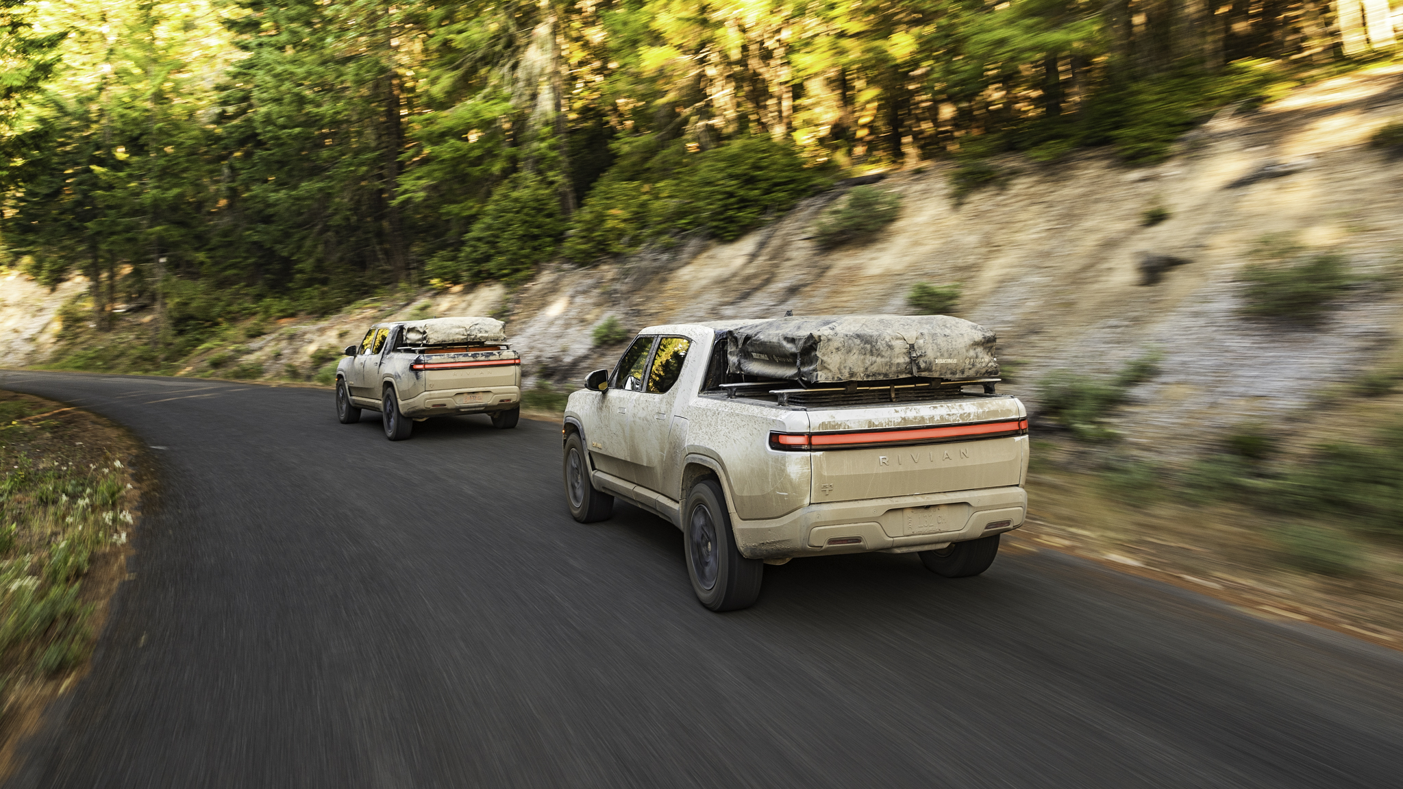 Motortrend R1T Review on Pavement + Infotainment Review | Rivian Forum ...