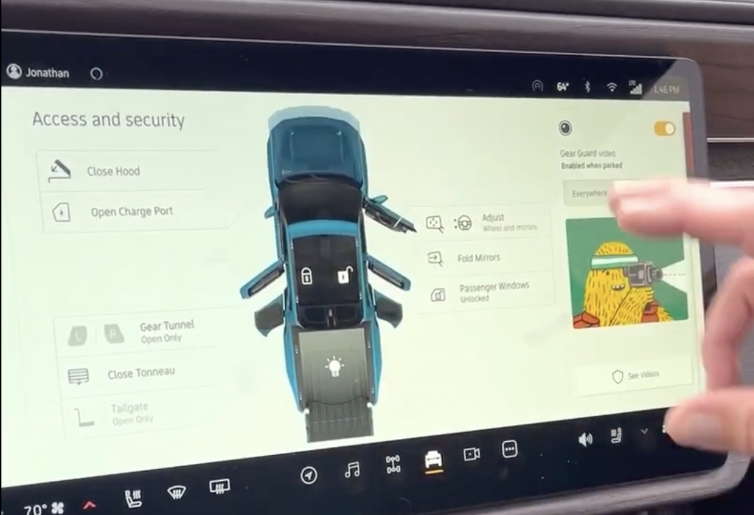 Long demo video of touchscreen display, UI, digital instrument cluster ...