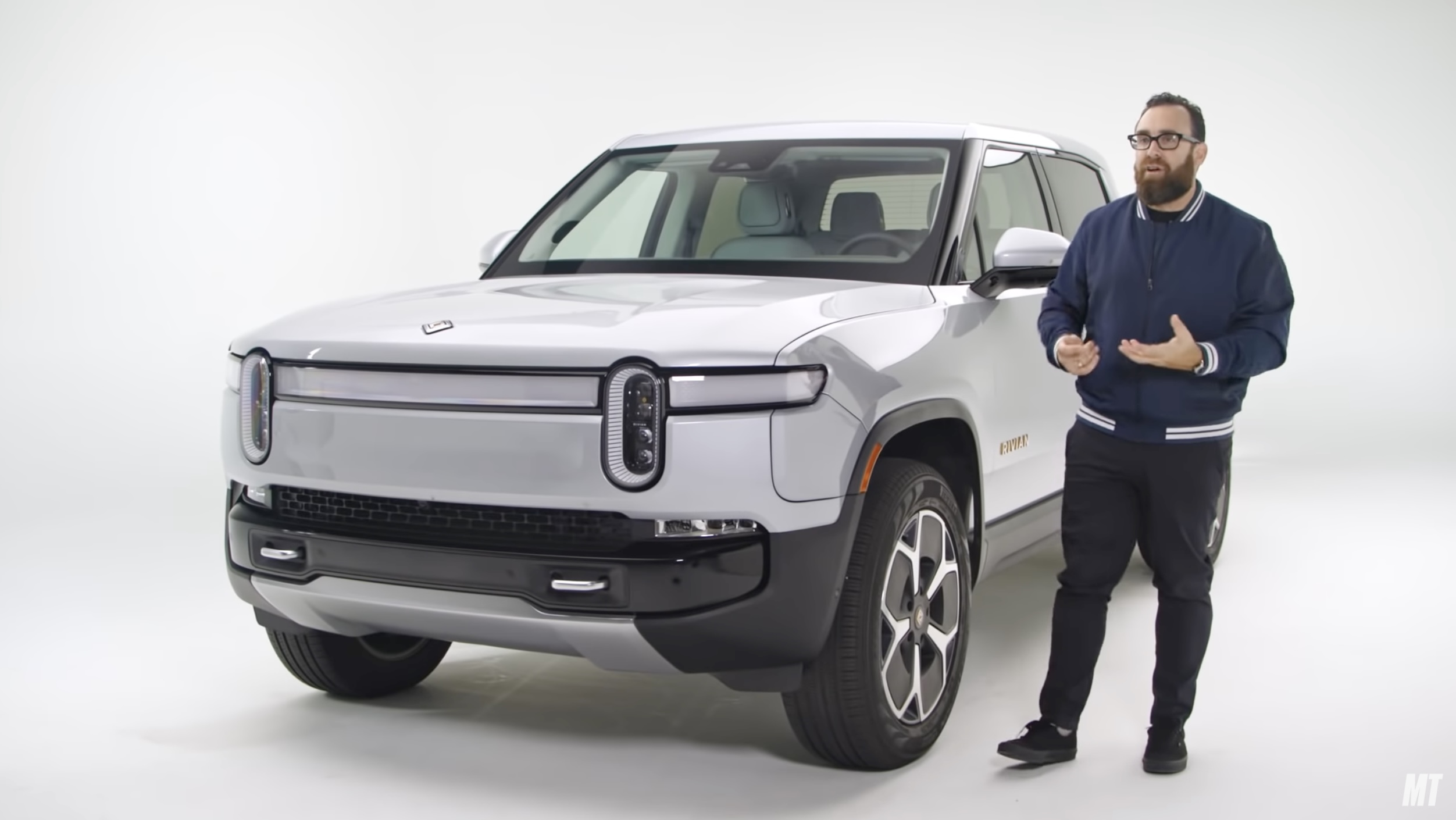 2022 Rivian R1T review & buyer's guide by Motortrend (yes another one ...