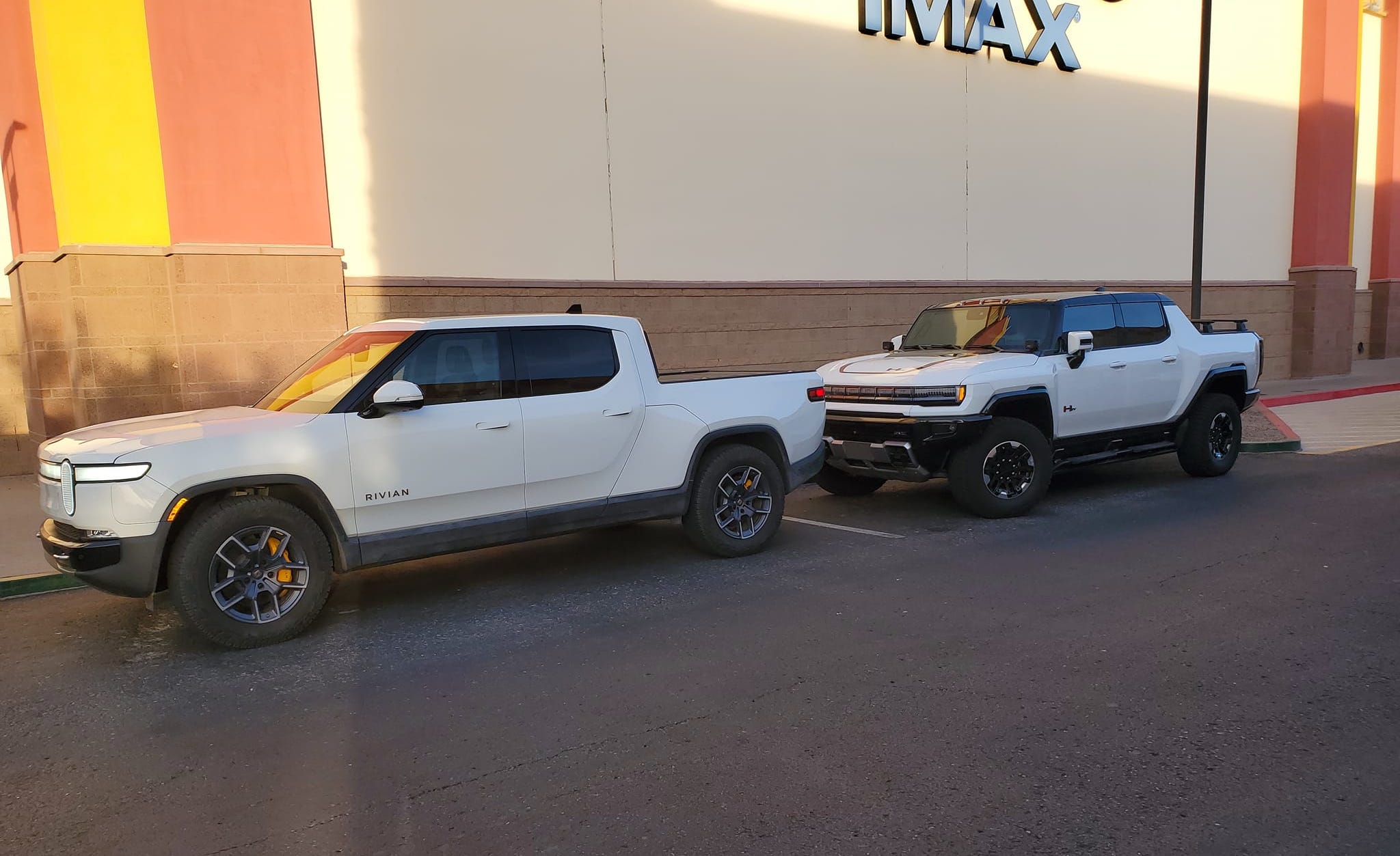 Pics: Rivian R1T vs Hummer EV side by side comparison look | Rivian ...