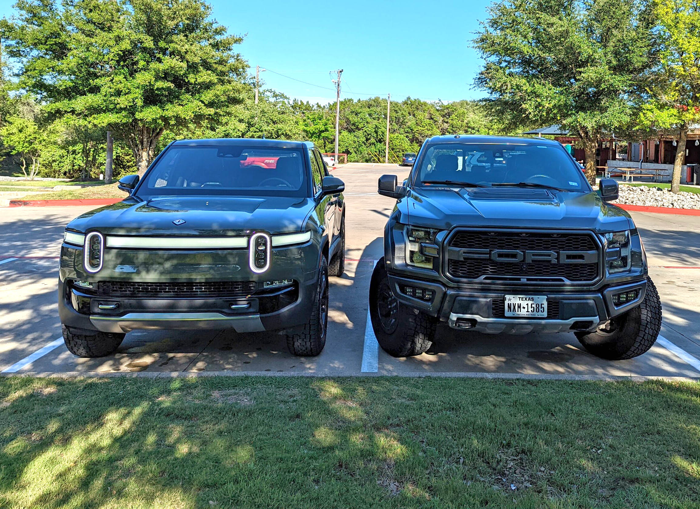 Rivian R1T vs. Ford Raptor comparison side by side | Rivian Forum - R1T ...