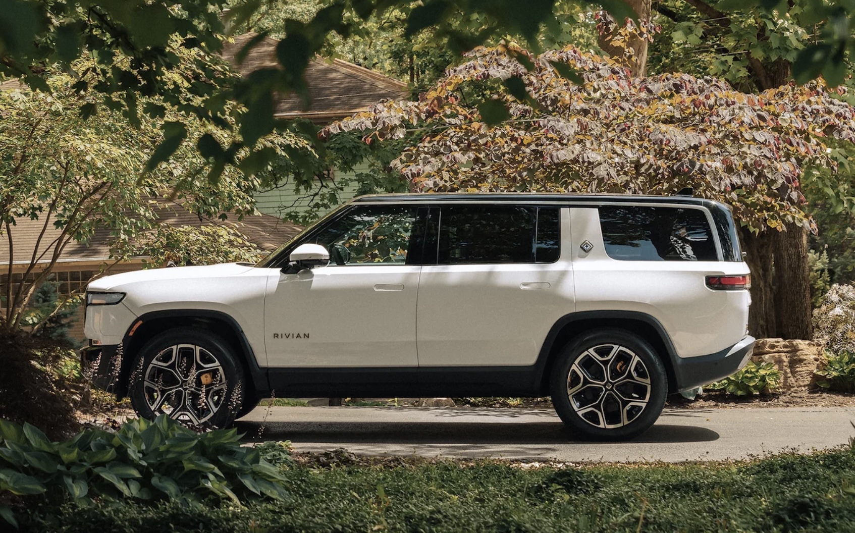 Sizing Up the R1S : Official Rivian Feature. Explore our uncompromising ...