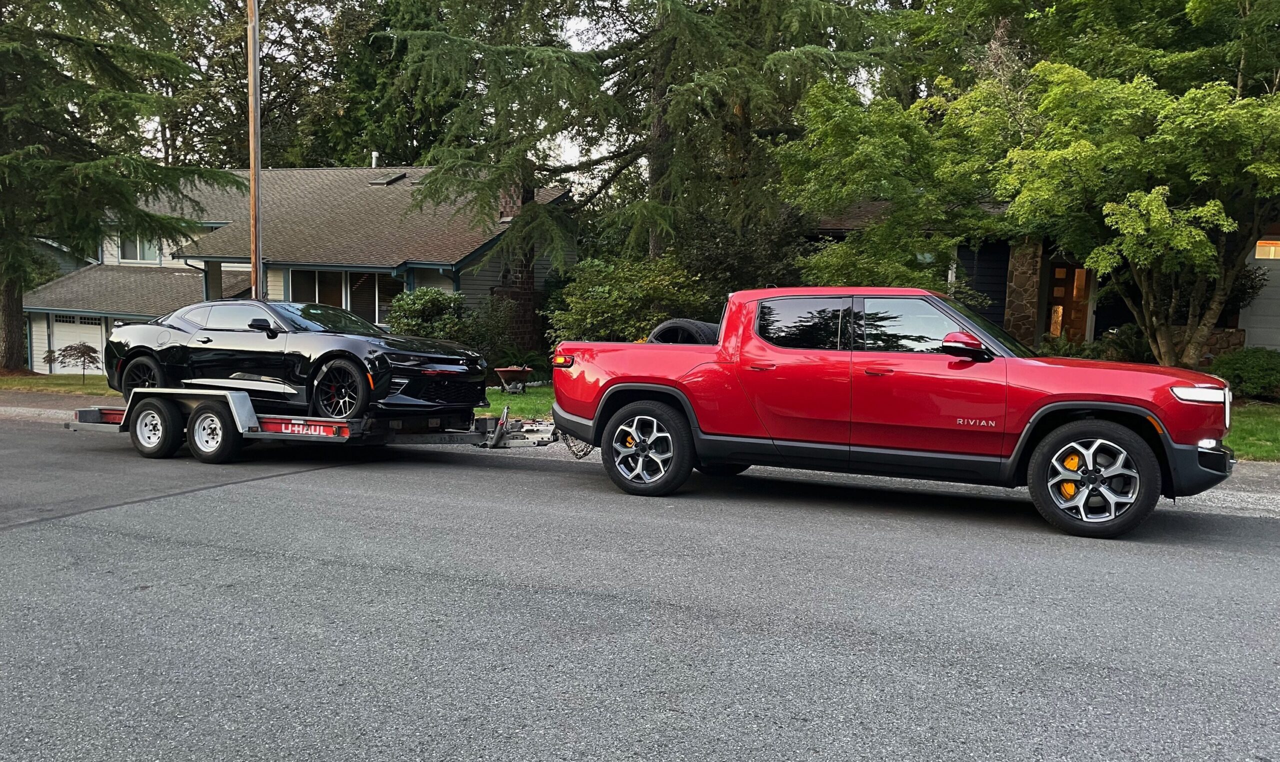 Towing a car (to and from the track) with R1T - my experience & report ...