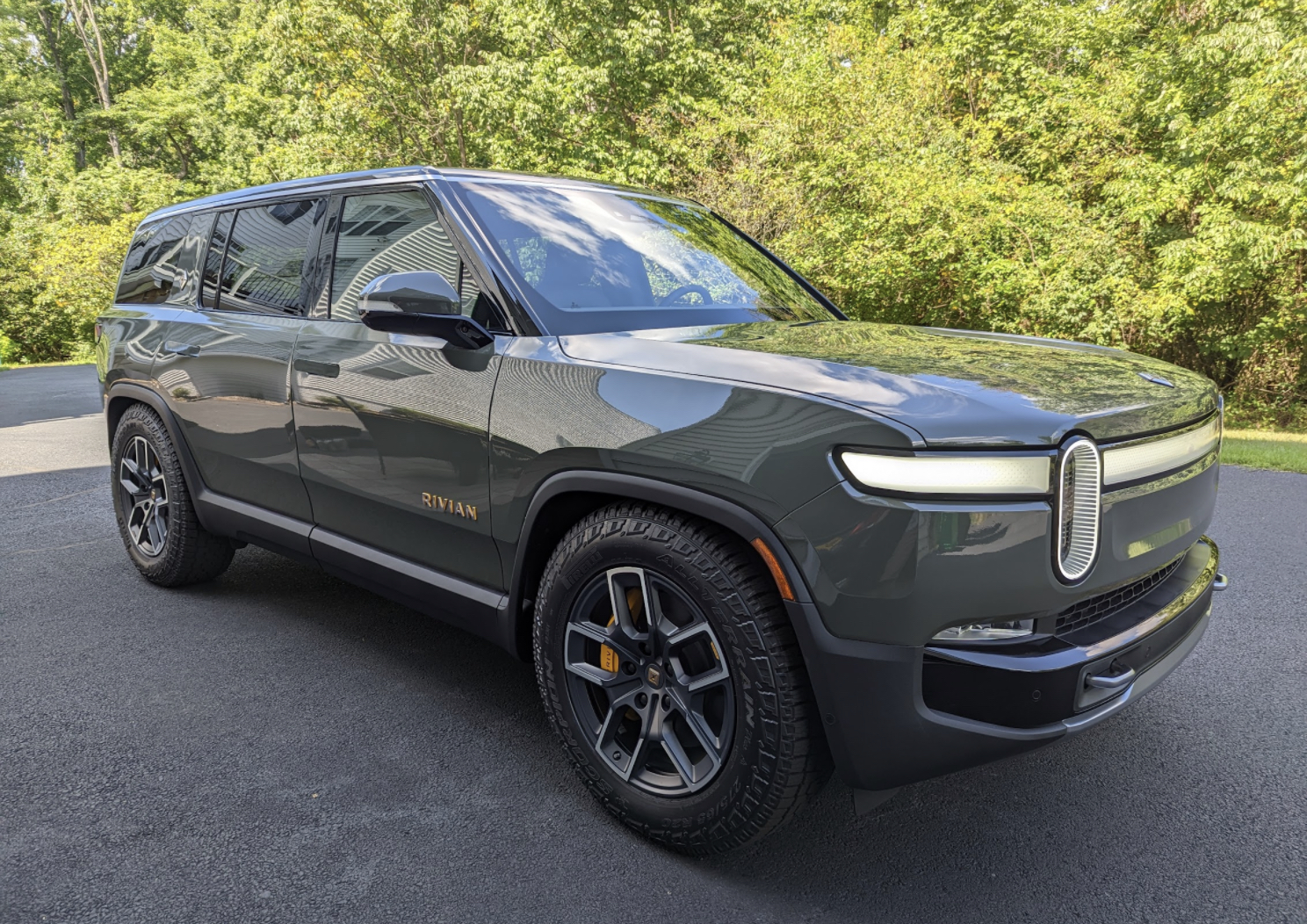 Took delivery of my R1S just now after 3+ year wait | Rivian Forum ...