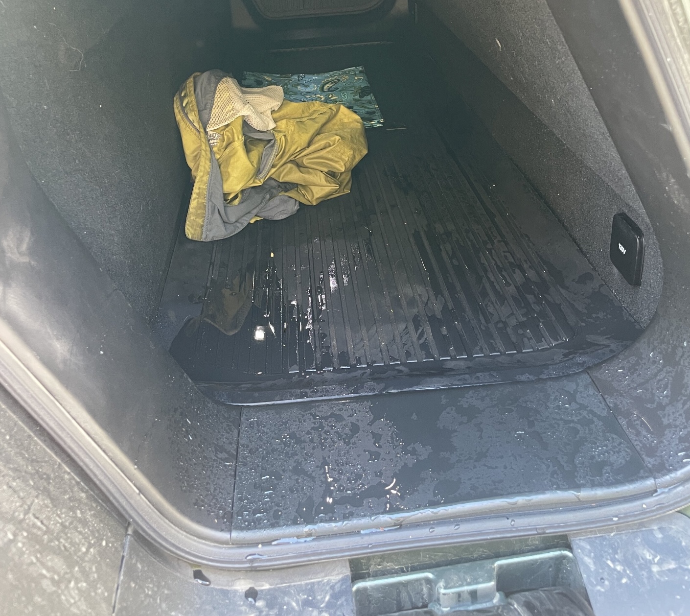 Gear Tunnel and Cab Water Intrusion | Rivian Forum - R1T R1S R2 R3 News ...