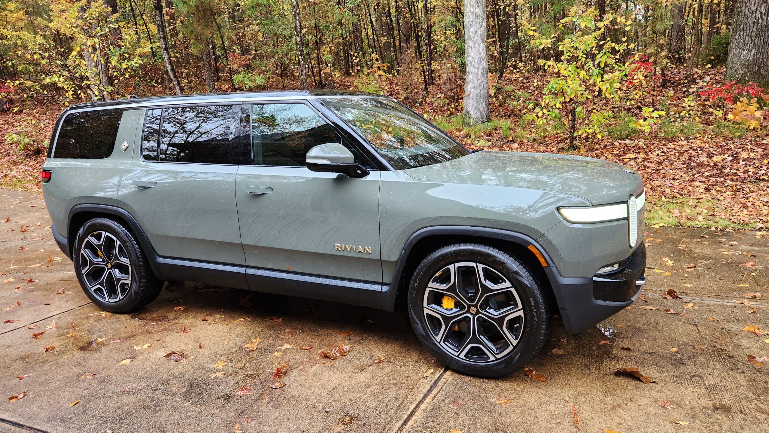 My R1S Delivery & Initial Thoughts! | Rivian Forum - R1T R1S R2 R3 News ...