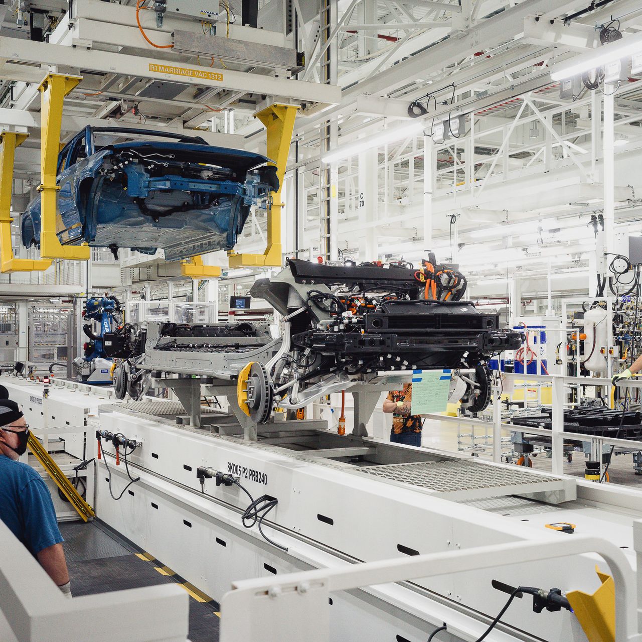 Rivian lost 5 days of production in Q4 due to chip shortages - says RJ ...