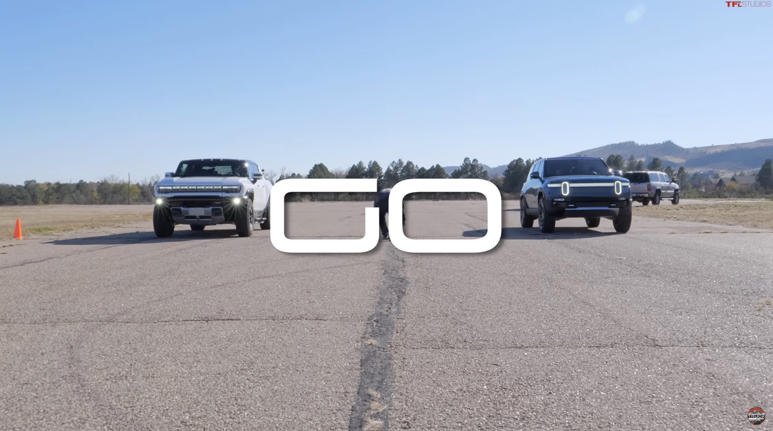 R1S vs Hummer EV Race -- 1/4 Mile, 0-60 MPH, 60-0 Braking | Rivian ...