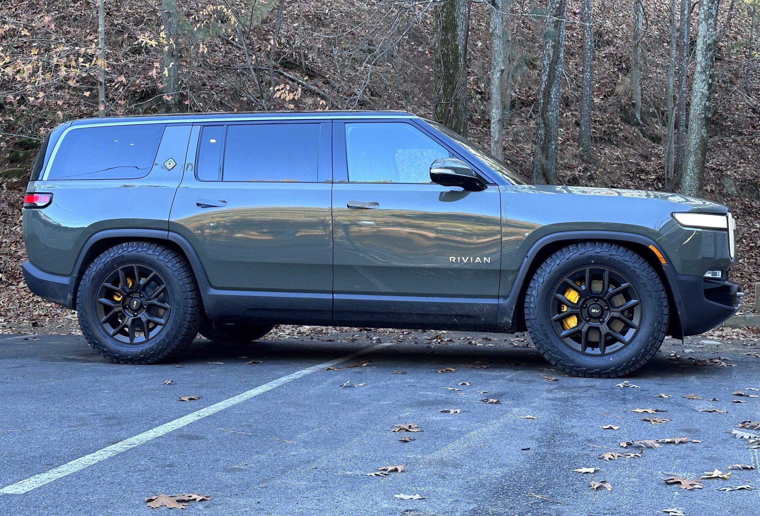 R600 Fully Forged Aftermarket Wheels by Team 1EV on Rivian R1S | Rivian ...