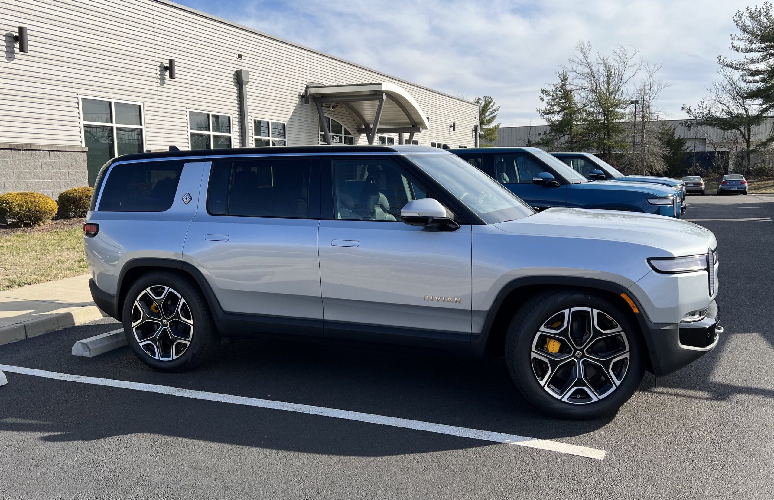 My LA Silver R1S delivered! | Rivian Forum - R1T R1S R2 R3 News, Specs ...