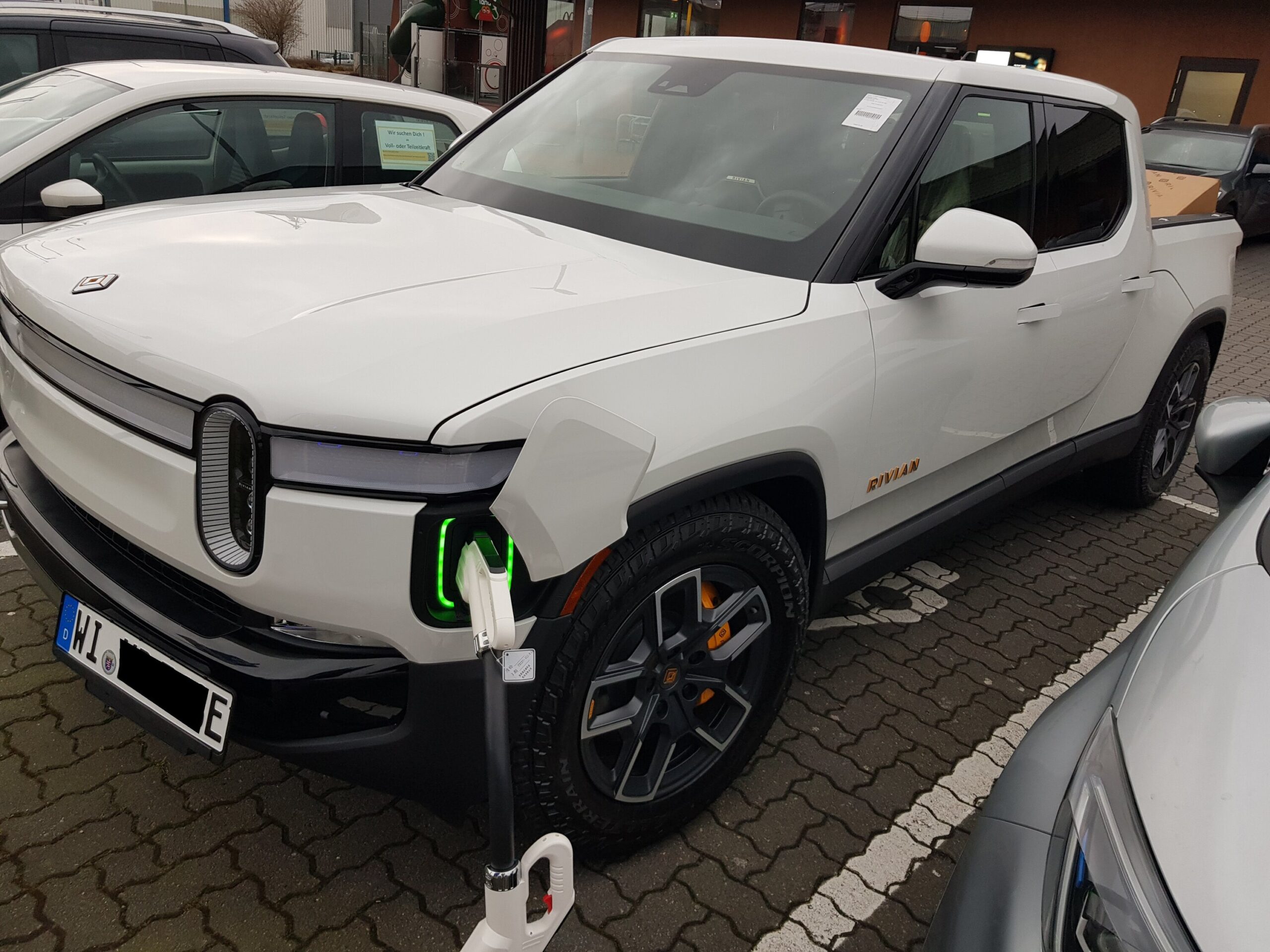 I shipped my R1T to Germany | Rivian Forum - R1T R1S R2 R3 News, Specs ...