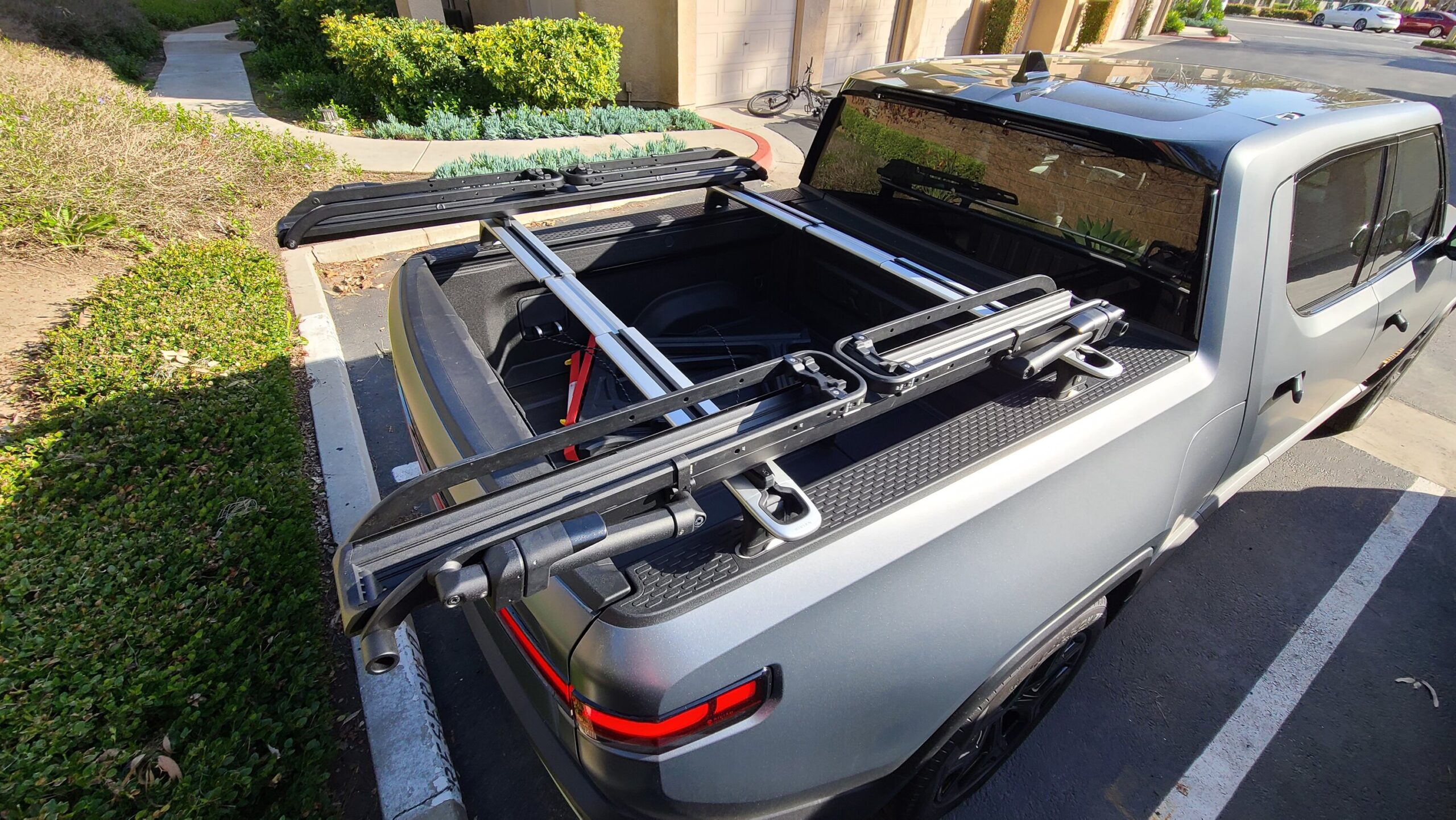 Küat: Piston® SR rack installed | Rivian Forum - R1T R1S R2 R3 News ...