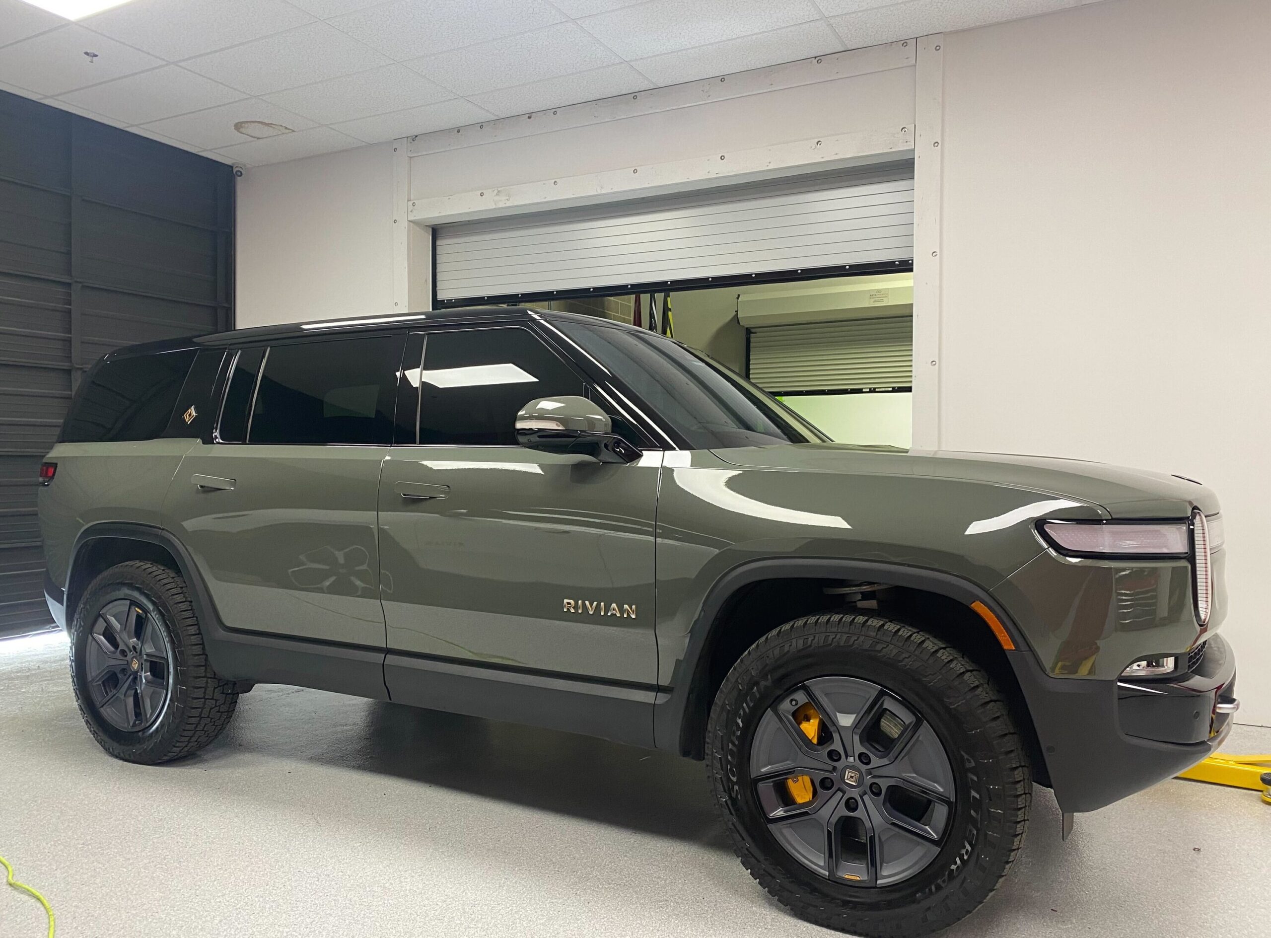 R1S 'C-Pillar' Delete / Blackout vinyl wrap kit has launched! DIY ...