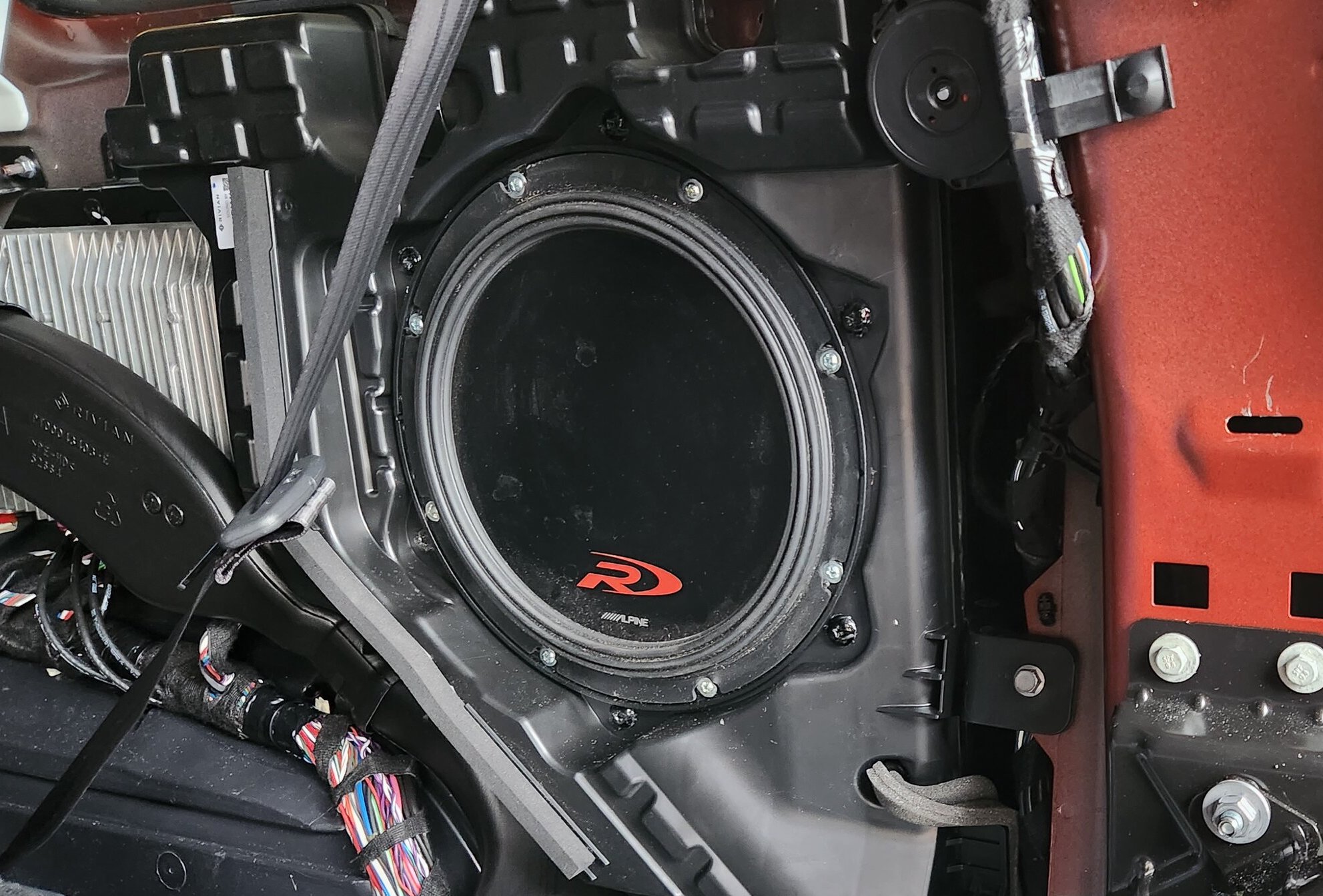 Upgraded the sub in R1S with aftermarket Alpine SWR-T10 Subwoofer ...