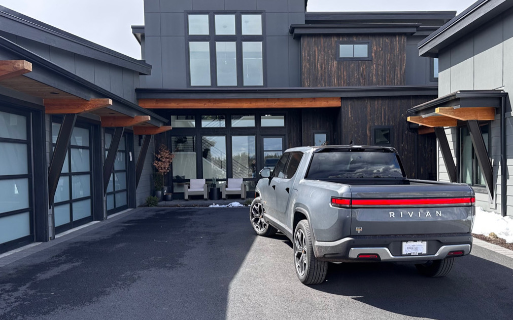 The @blinker.fluid El Cap Granite R1T delivery/spec/build/journal ...