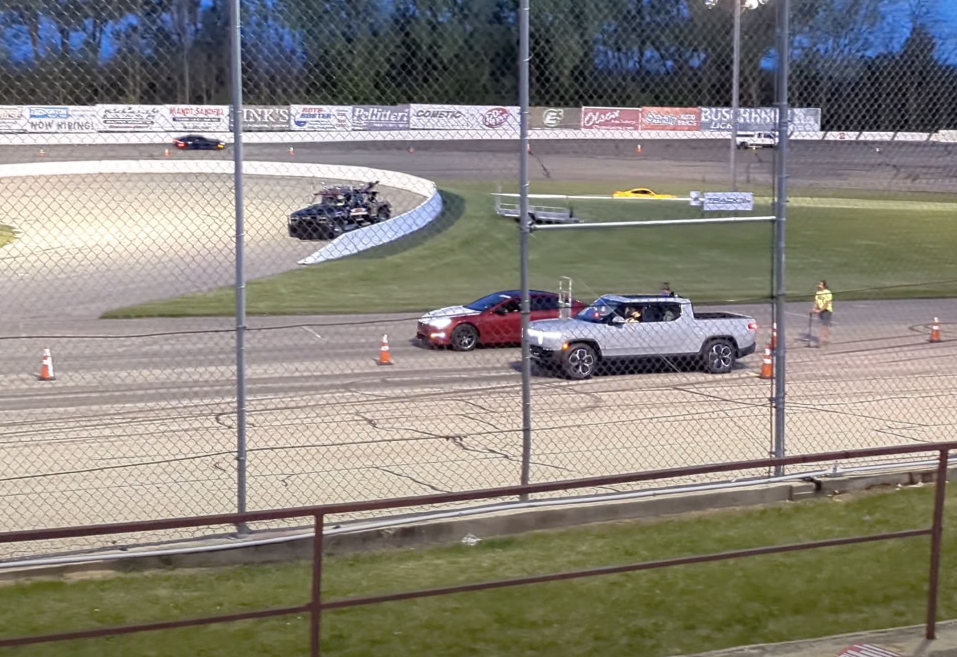 On-track: drag racing Rivian R1T vs Model S Plaid (modified) | Rivian ...