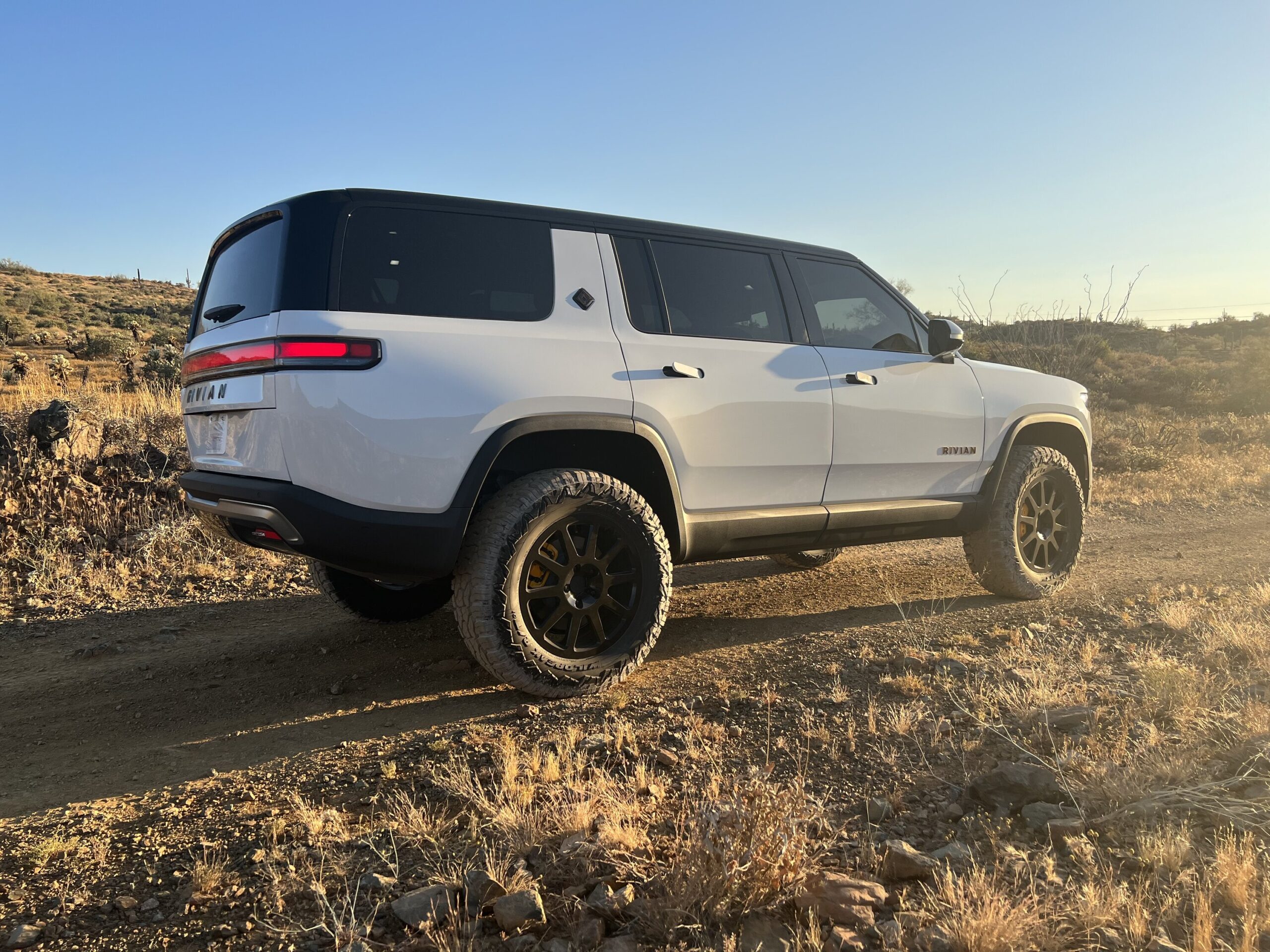 Thuren wheels + 35" inch Falken Wildpeak R/T tires on Glacier White R1S ...