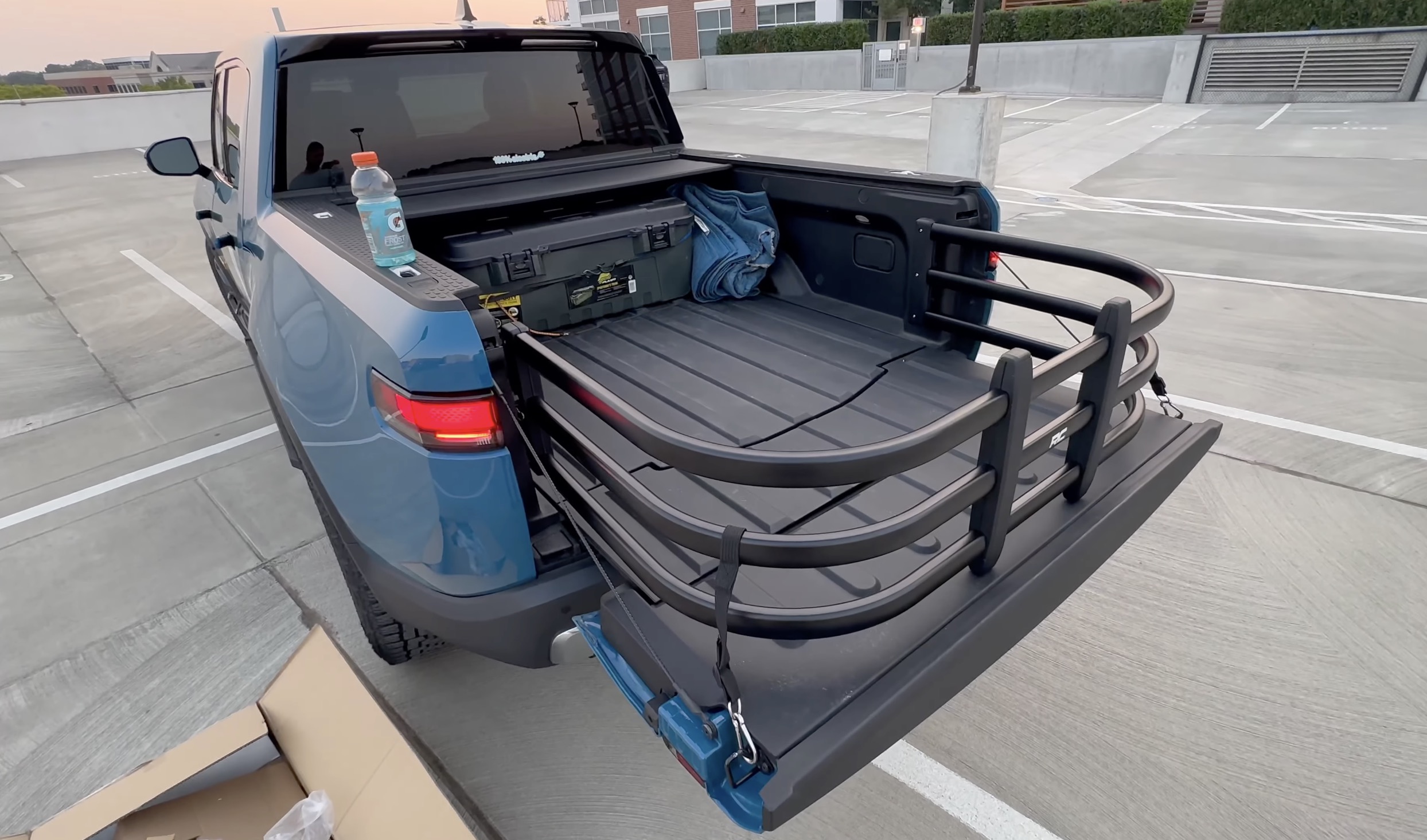 Rough Country Bed Extender installed on R1T | Rivian Forum - R1T R1S R2 ...