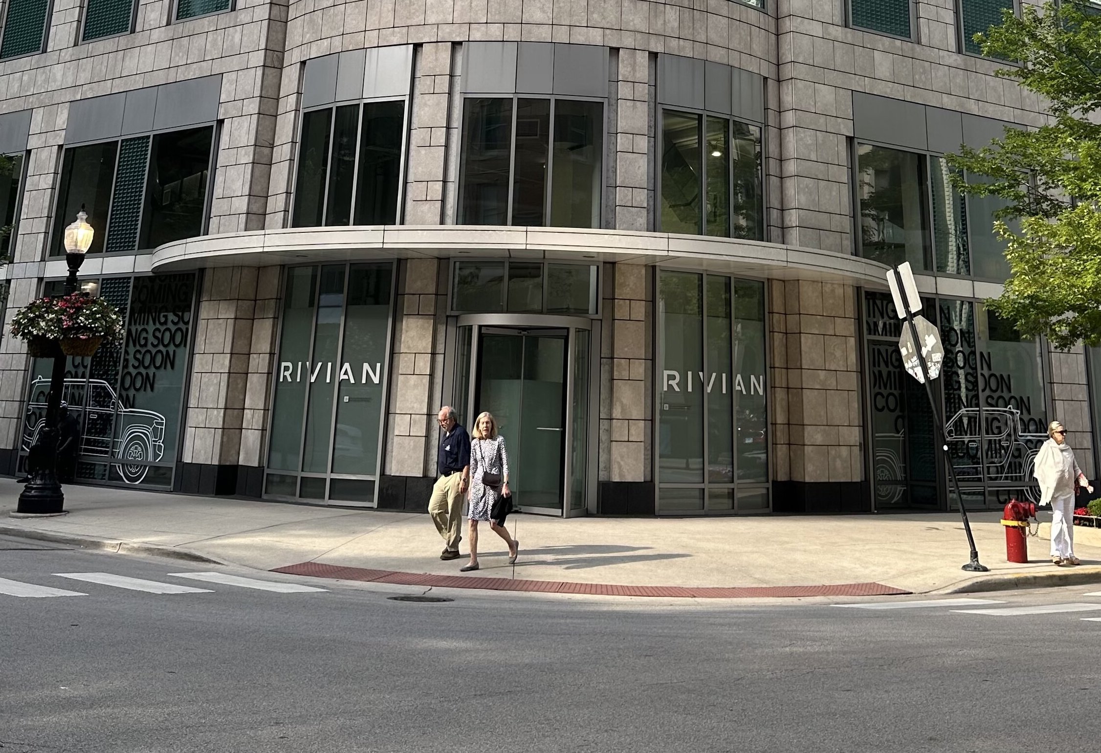 New Chicago Rivian Showroom in Gold Coast | Rivian Forum - R1T R1S R2 ...
