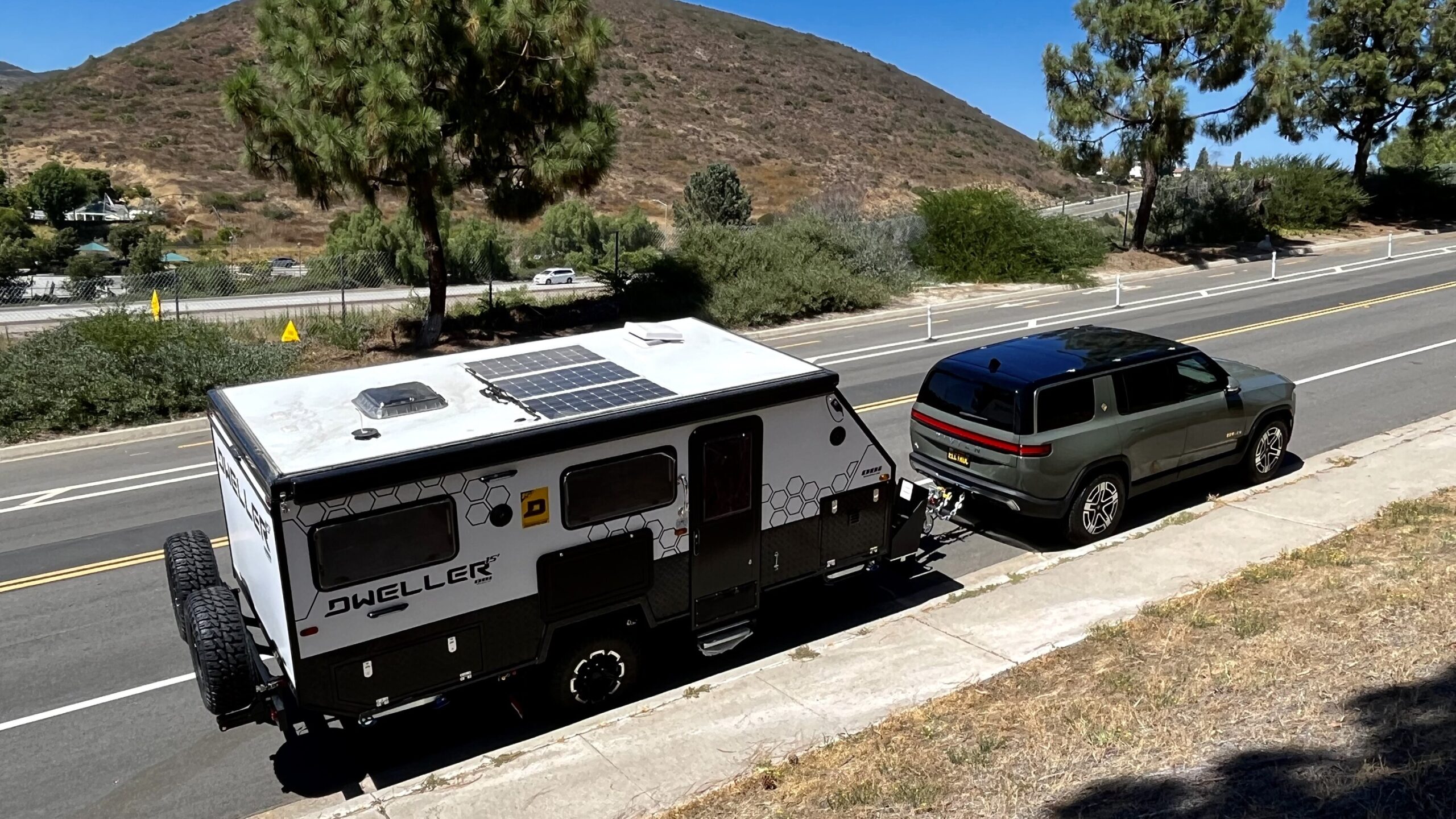 Outback Innovations ‘DWELLER 15’ Overlanding Trailer For R1S Towing ...