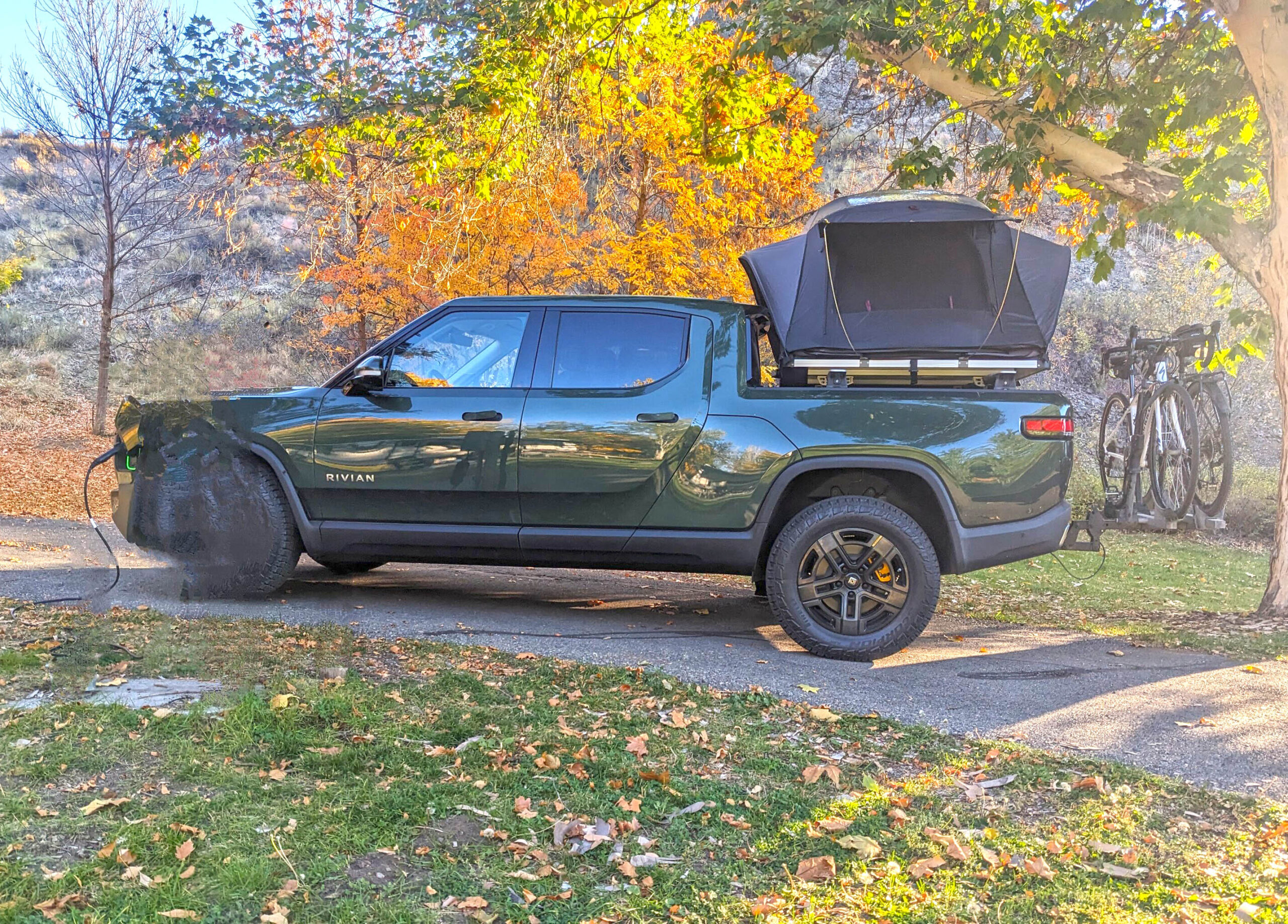When life gives you a cracked subframe...Rivian staff save the day ...