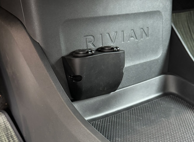 Socket "two" me - more better: installed 12 volt outlets under the dash ...