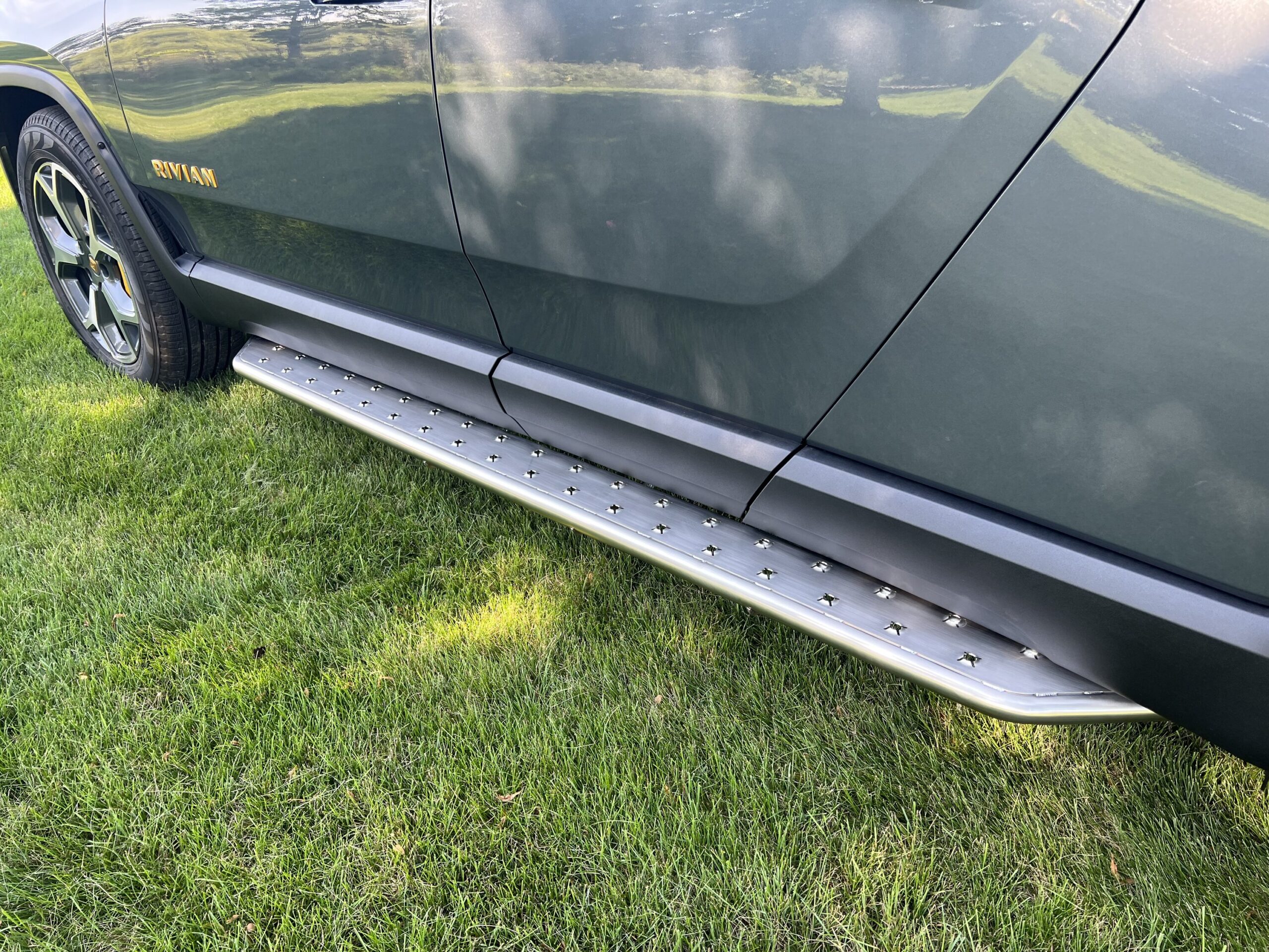 RealWheels EV Stainless Steel Running Boards | Rivian Forums - R1T R1S ...